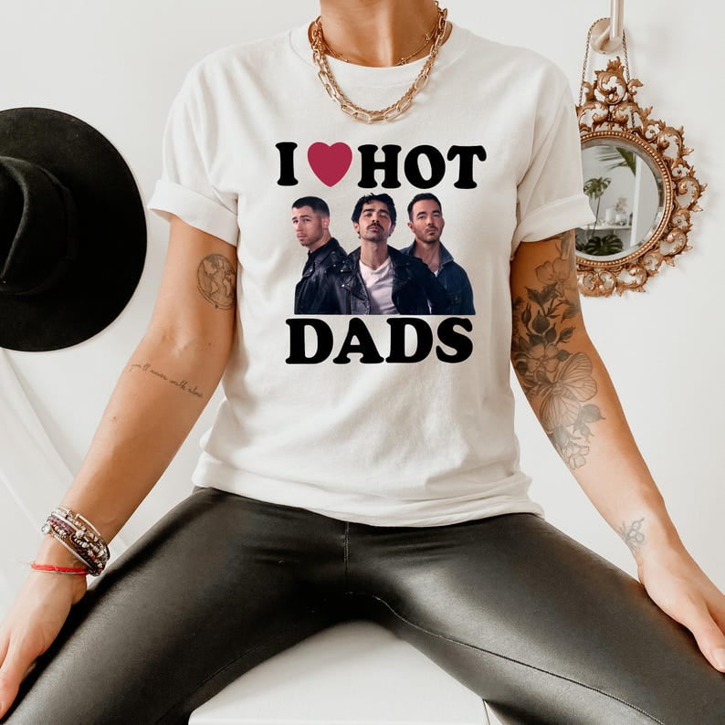 Jonas Brothers I Love Hot Dads, 20th Anniversary Of Jonas T-Shirt, Living The Dream Tour 2025 ...