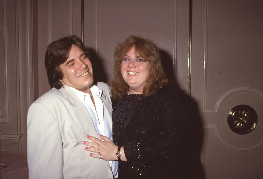 Jose Feliciano In Cream Suit With Wife Susa In Black And Gold Outfit ...