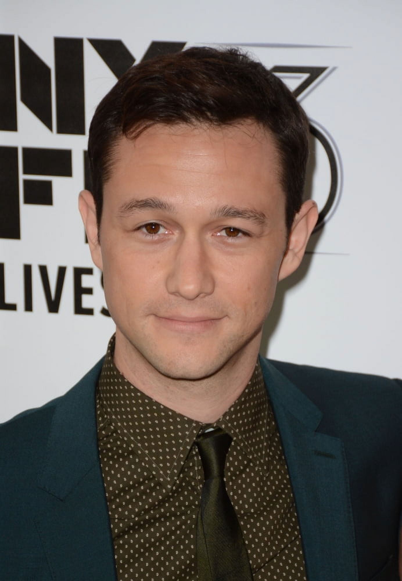 Joseph Gordon-Levitt At Arrivals For The Walk Premiere At The New York ...