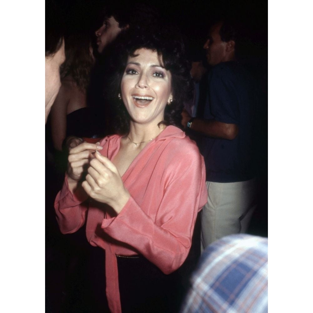 Joyce Dewitt wearing peach blouse talking at event Photo: Oscar ...