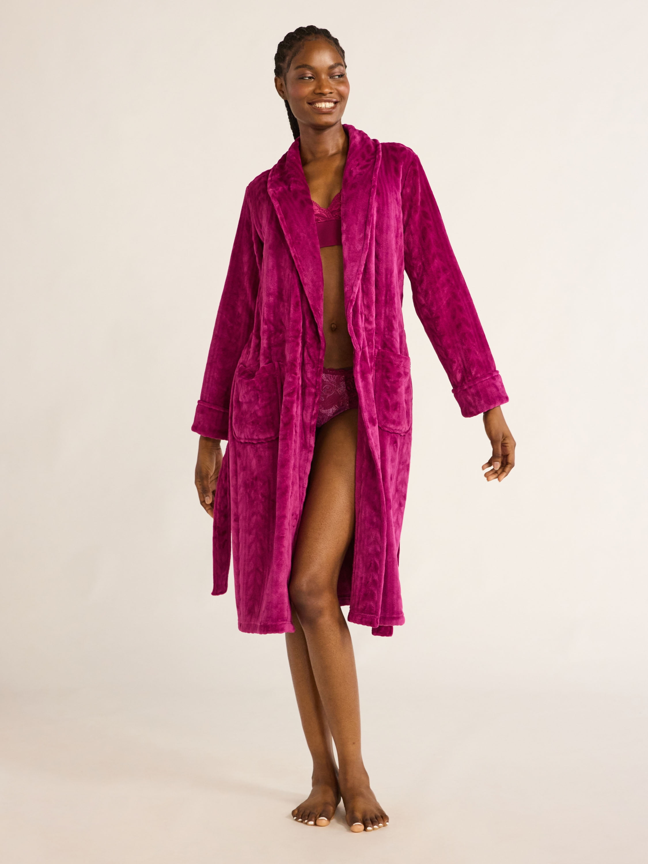 Joyspun Women's Plush Robe, Sizes S to 3X - Walmart.com