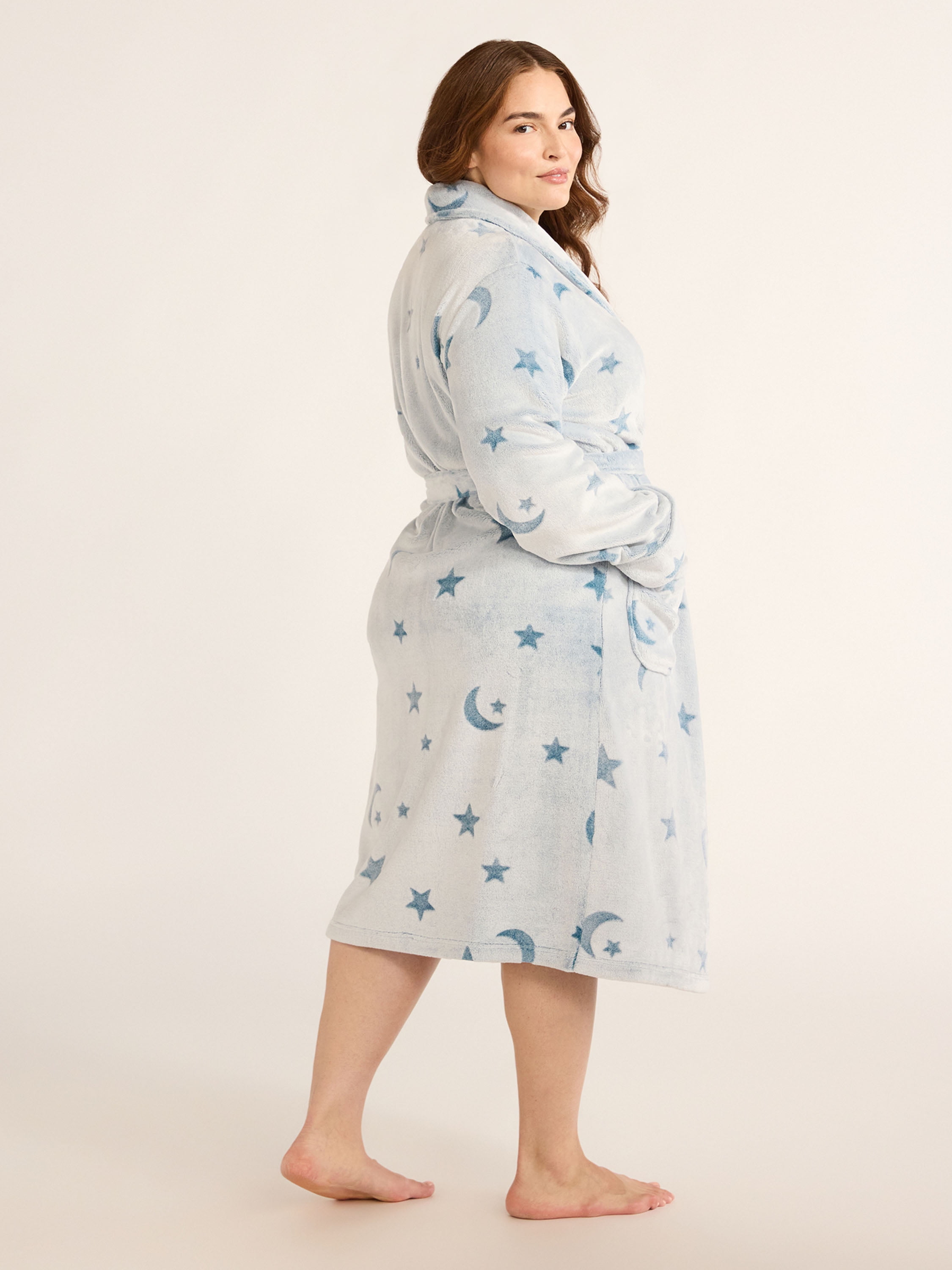 Joyspun Women's Plush Robe with Shawl Collar and Pockets, Sizes S to 3X ...