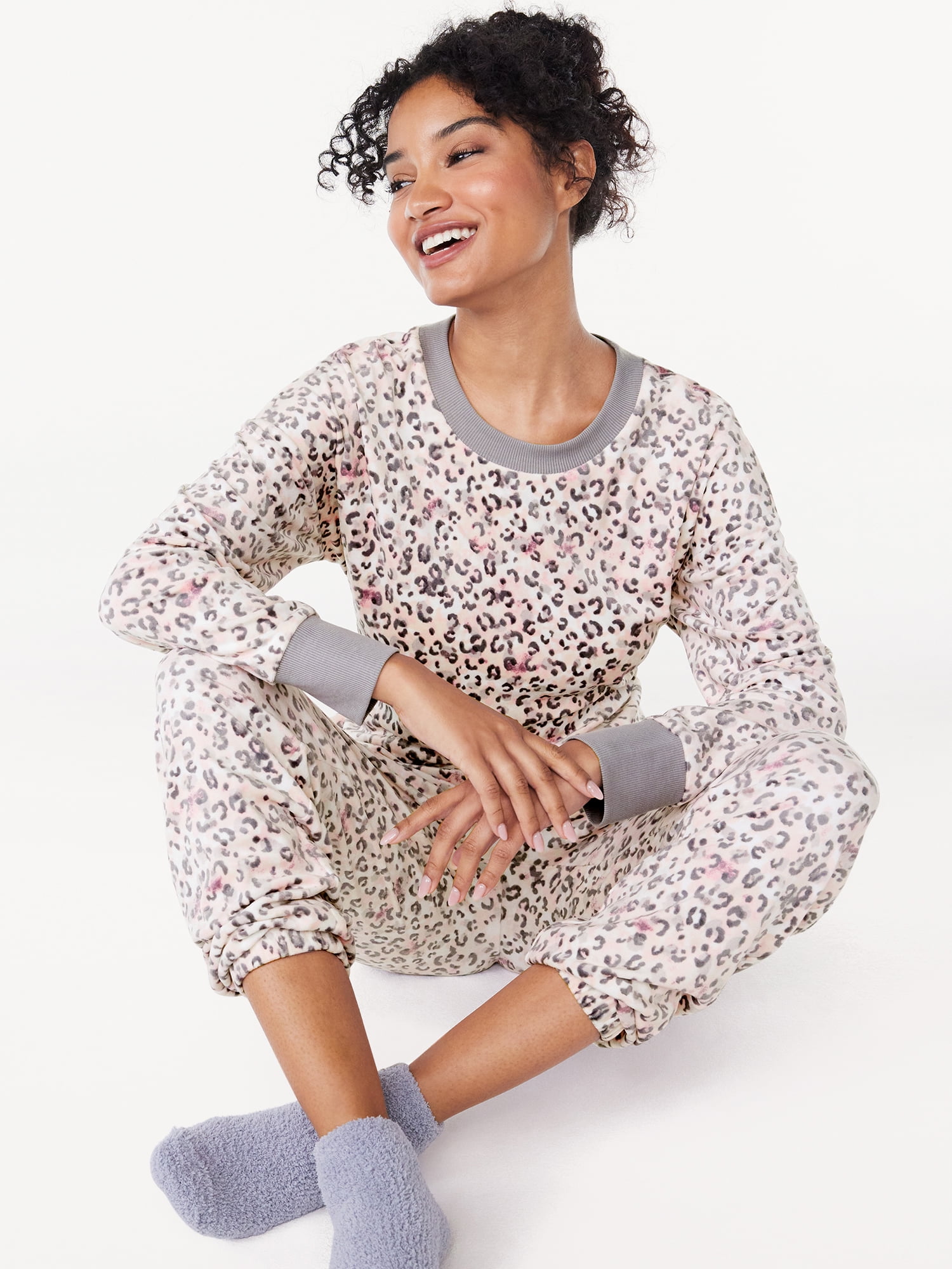 Joyspun Women's Stretch Velour Pajama Set with Socks, Sizes S to 3X ...