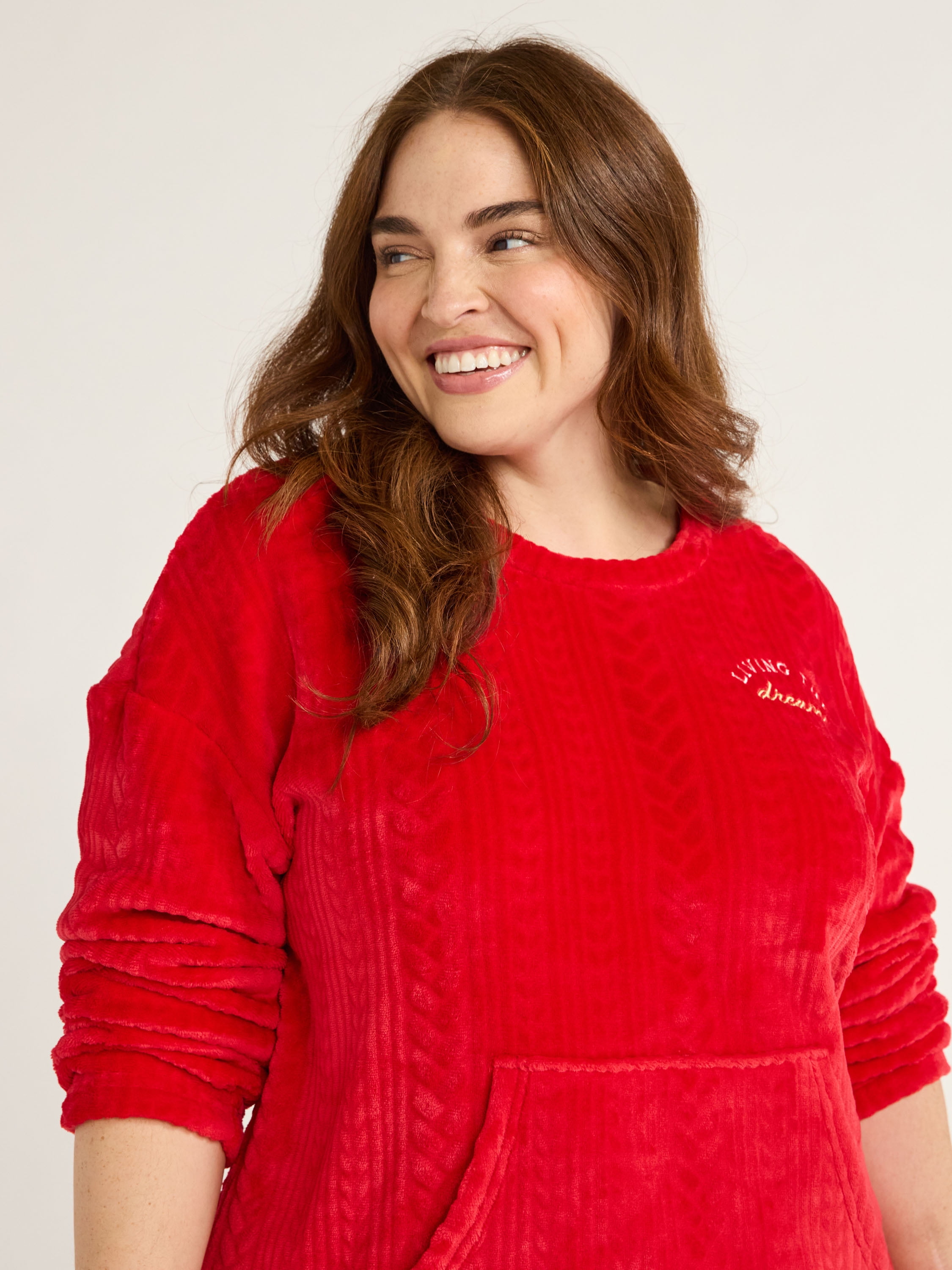 Joyspun Women’s and Women’s Plus Crew Neck Plush Pajama Set, Sizes XS ...