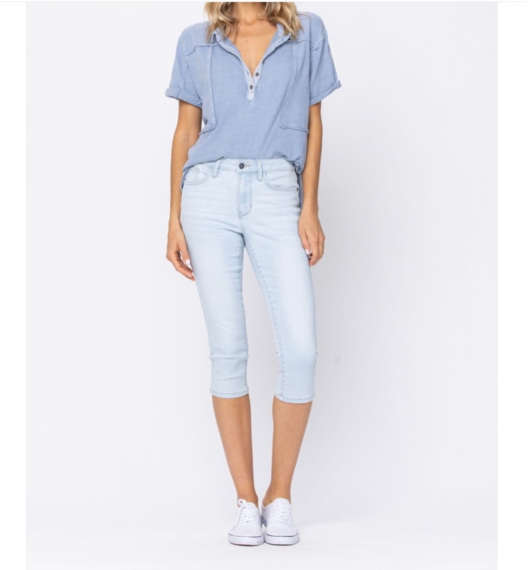 Judy Blue Mid Rise Light Denim Capri Jeans - Walmart.com
