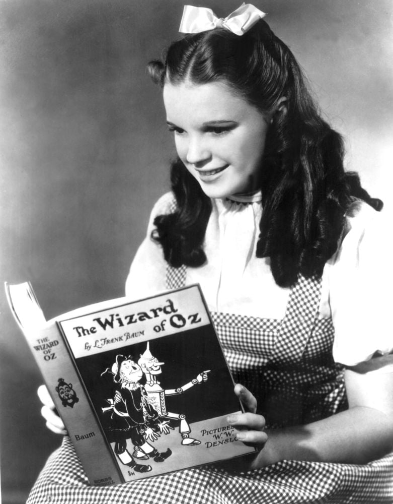 Judy Garland, Dressed As Dorothy Reading The Wizard Of Oz Poster Print ...