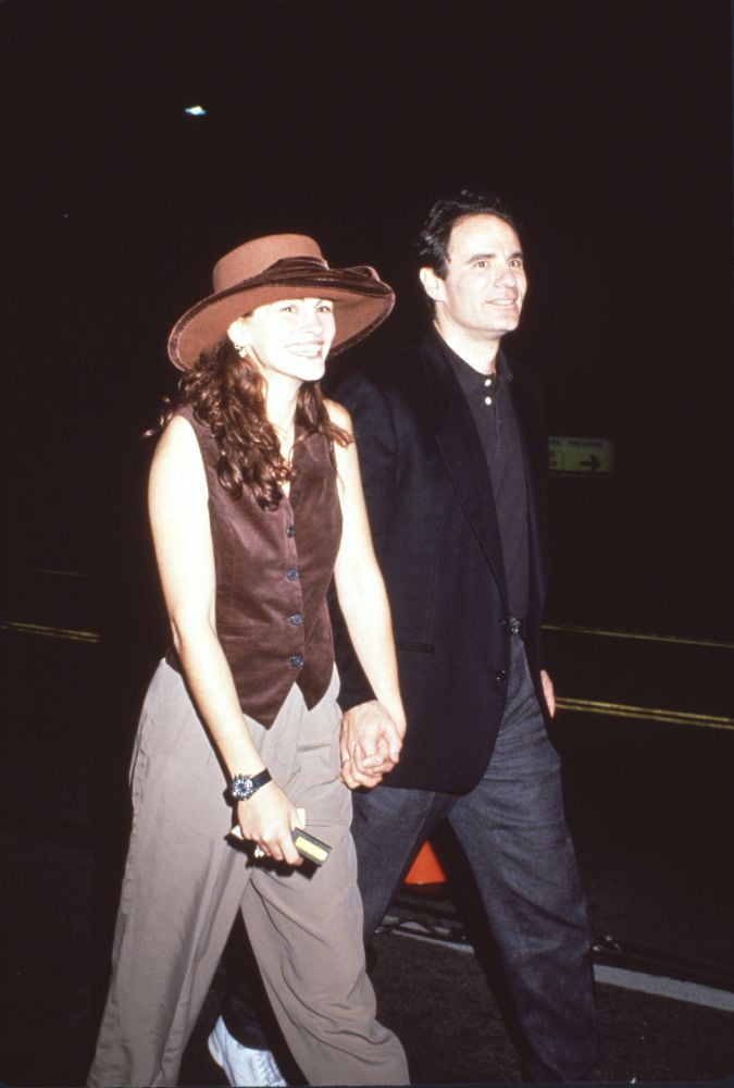 Julia Roberts In Brown Vest With Wide Tan Pants With Alan Greisman ...