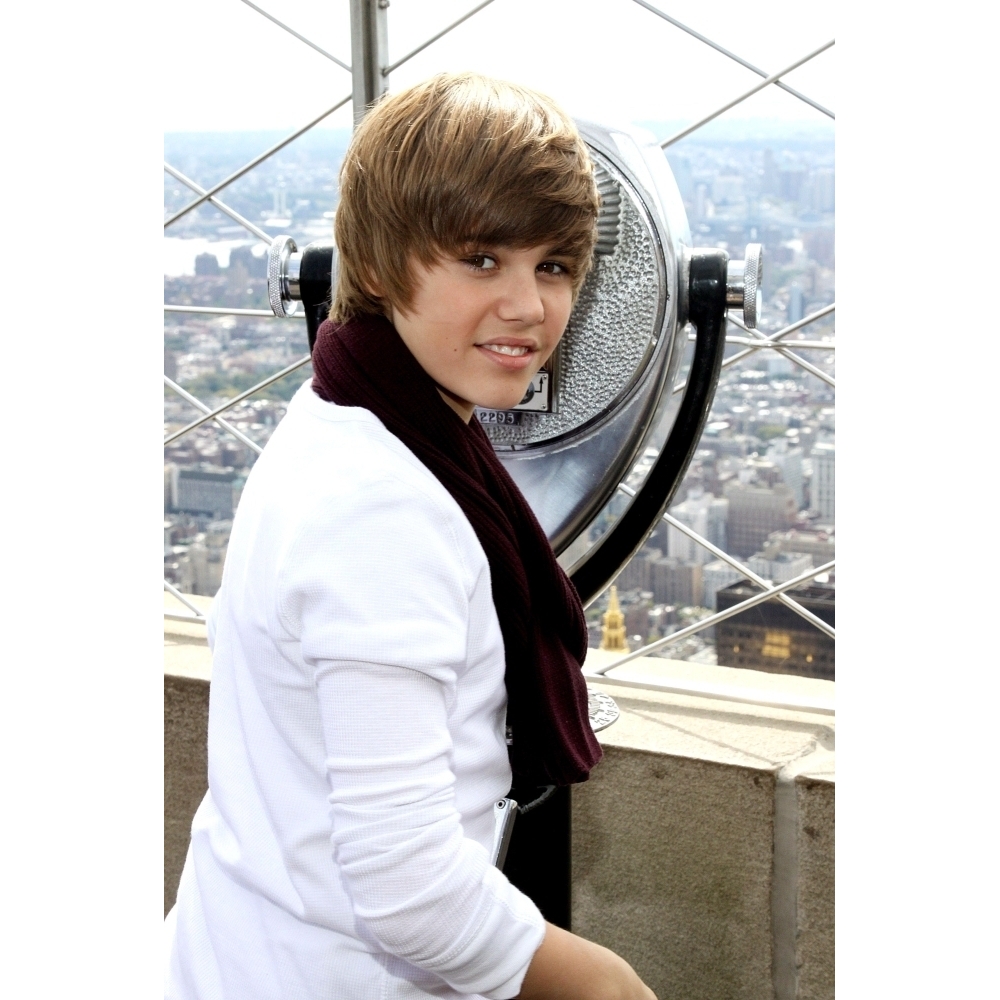 Justin Bieber In Attendance For Empire State Building Lighting For ...