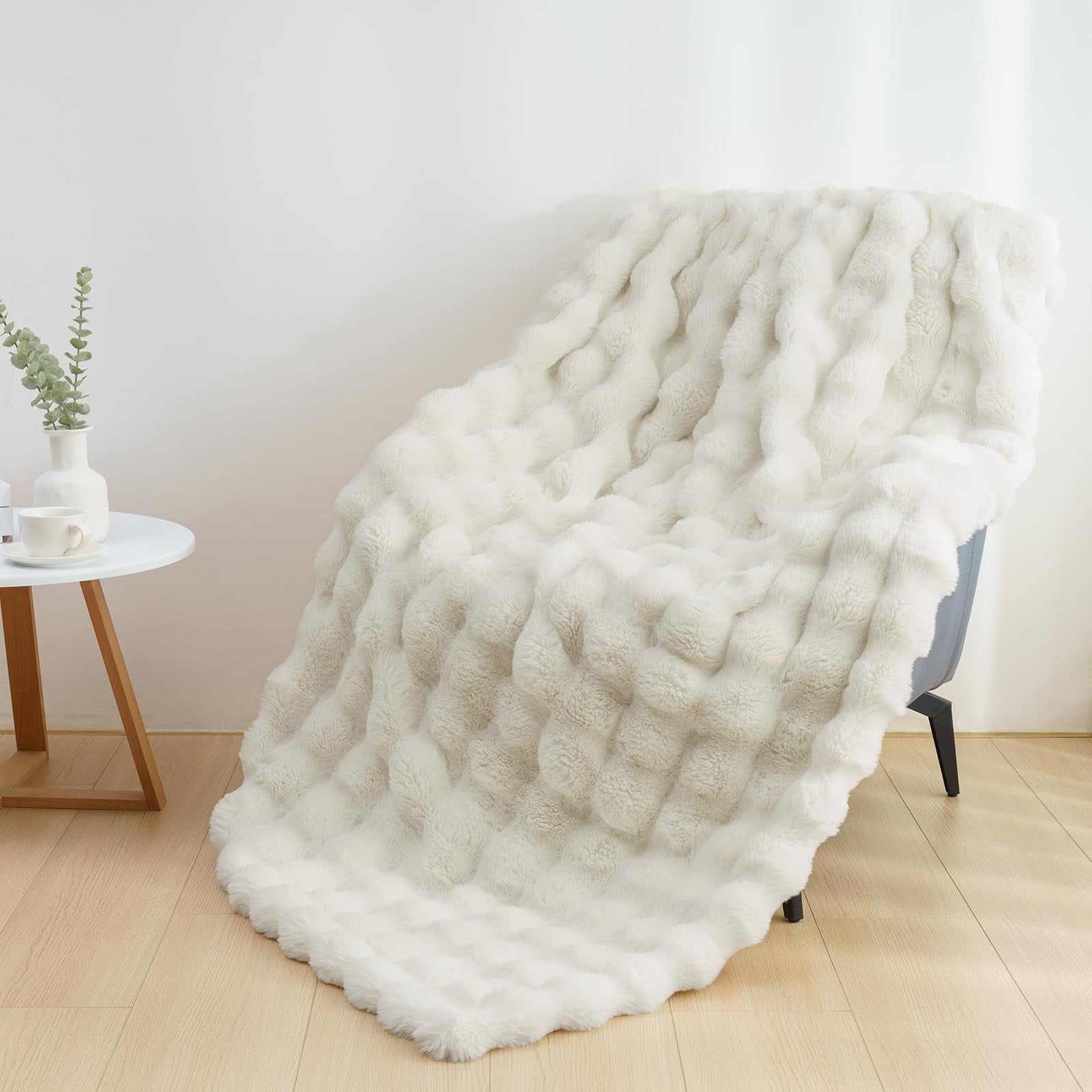 Cozy Faux Fur Throw Blanket for Couch Soft Plush Thick Bubble Blankets ...