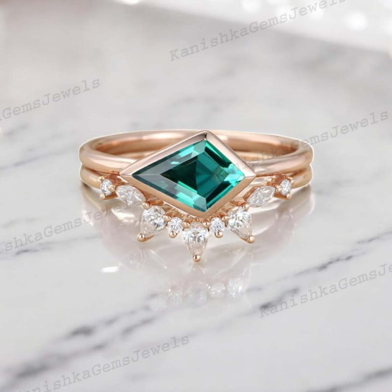 KANISHKAGEMS&JEWELS 2 Ct 9x7mm / Vintage Emerald Bridal Wedding Ring ...
