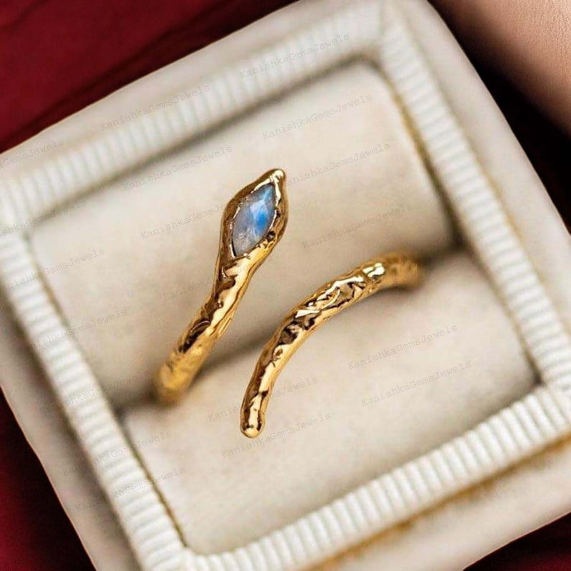 KANISHKAGEMS&JEWELS 7x5MM / 1.5Ct Serpent Ring 18k Gold Snake Ring Cool ...