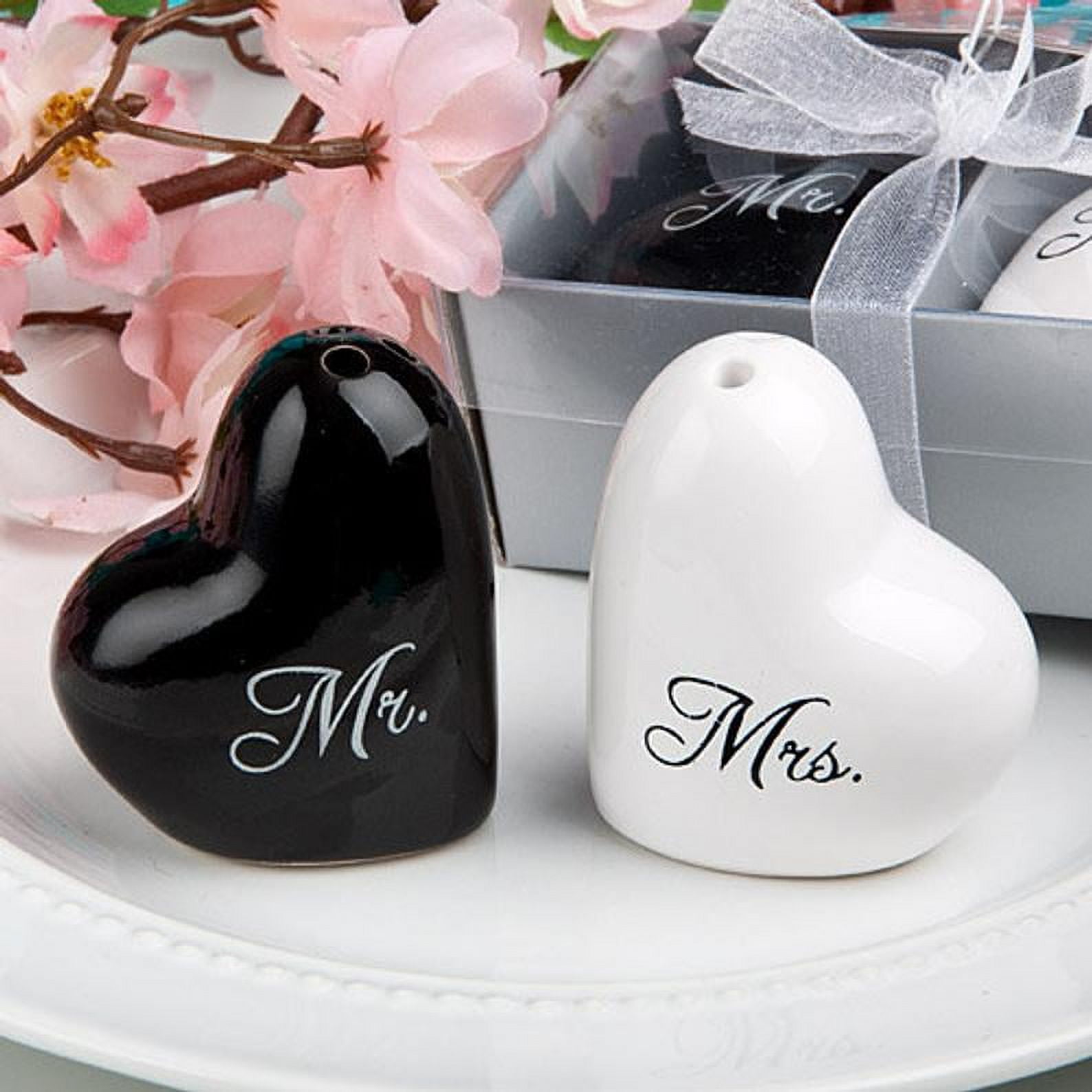 KOS Heart Shape Mr and Mrs Salt and Pepper Shakers with Gift Box ...
