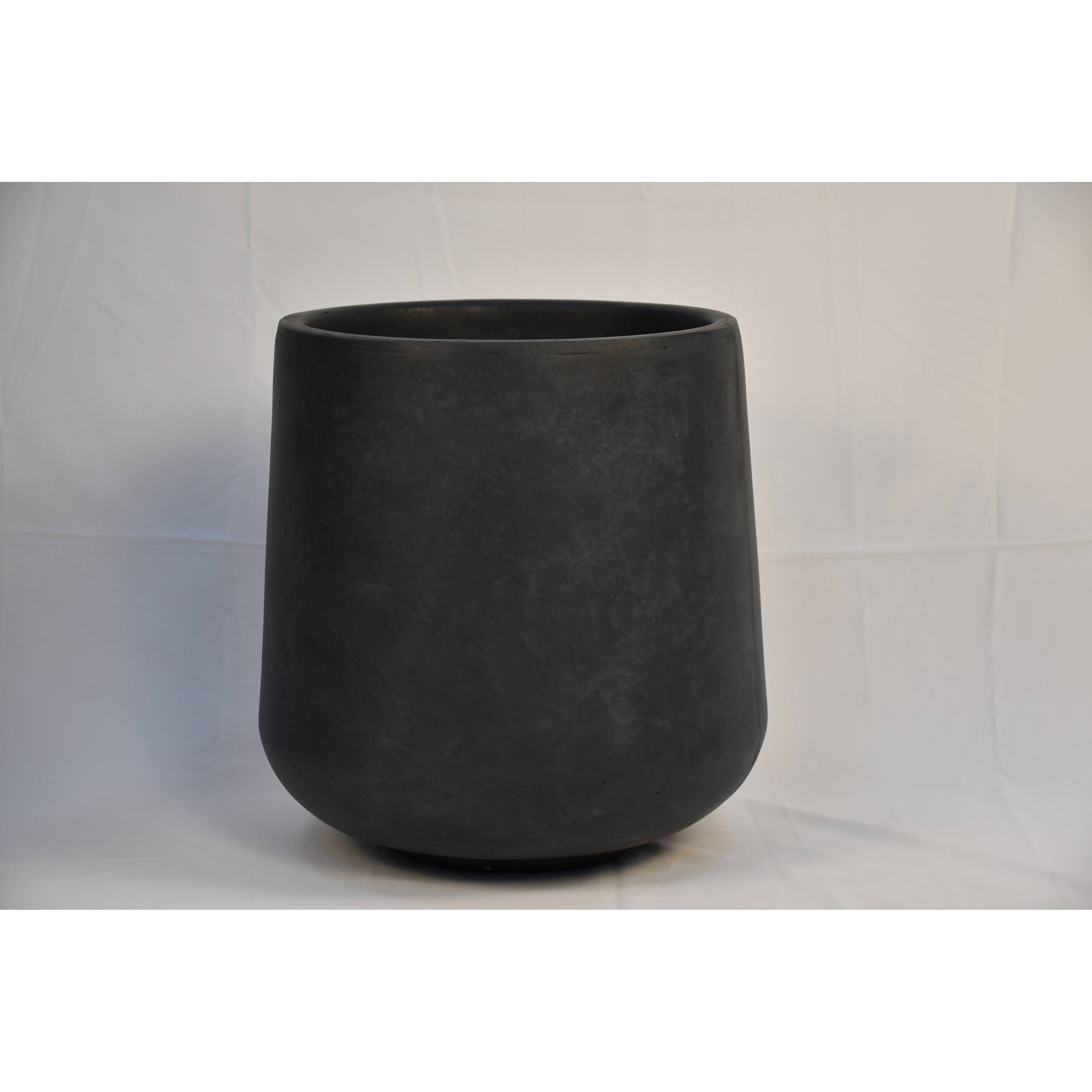 Kante 17.3 in. Tall Rounded Lightweight Outdoor Planter w/ Soft Curves ...