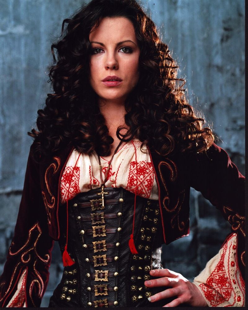 Kate Beckinsale Corset In Van Helsing Photo Print (8 x 10) - Item ...