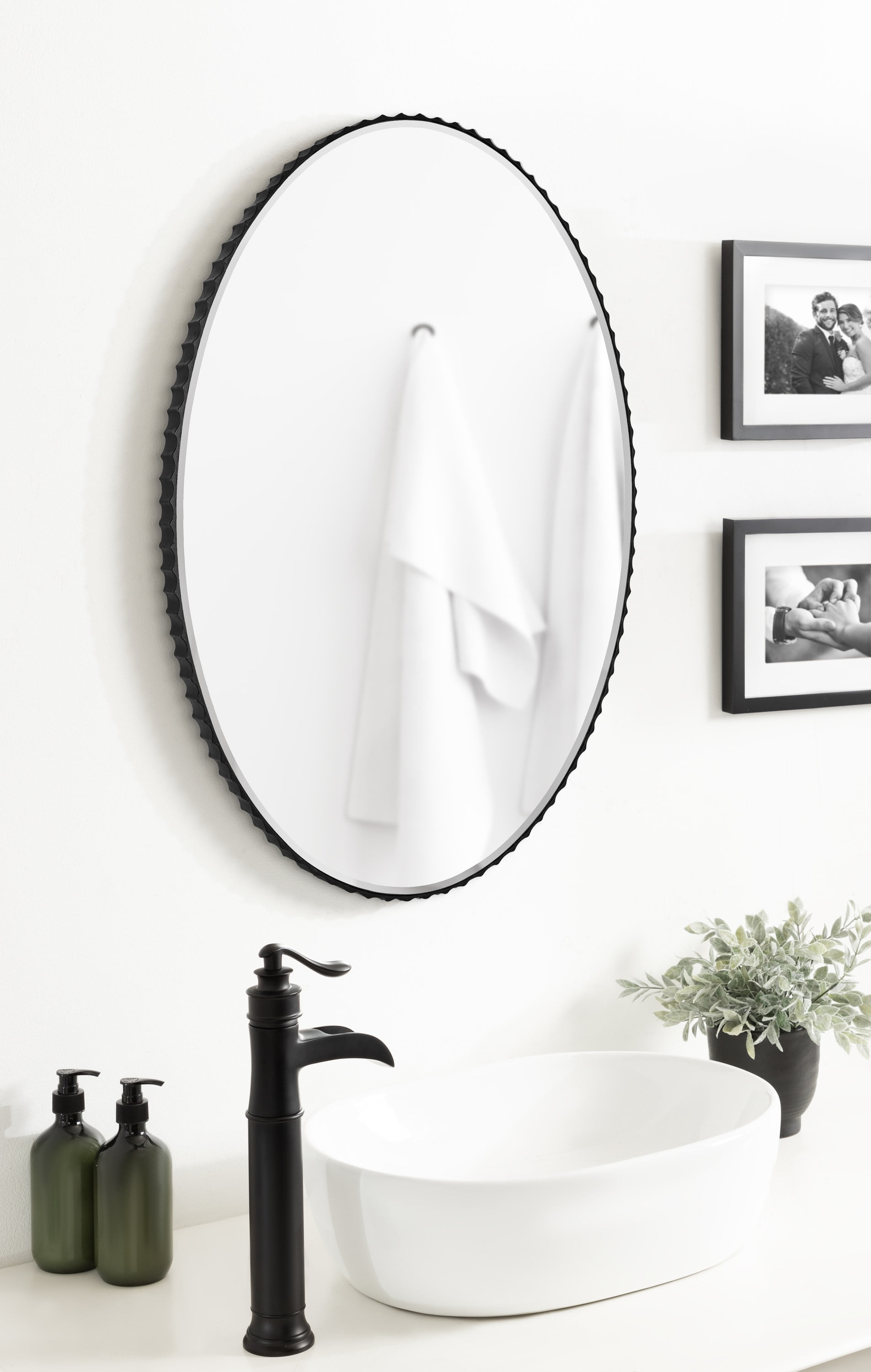 Kate and Laurel Elmora Modern Oval Fluted Wall Mirror, 23 x 32, Black ...