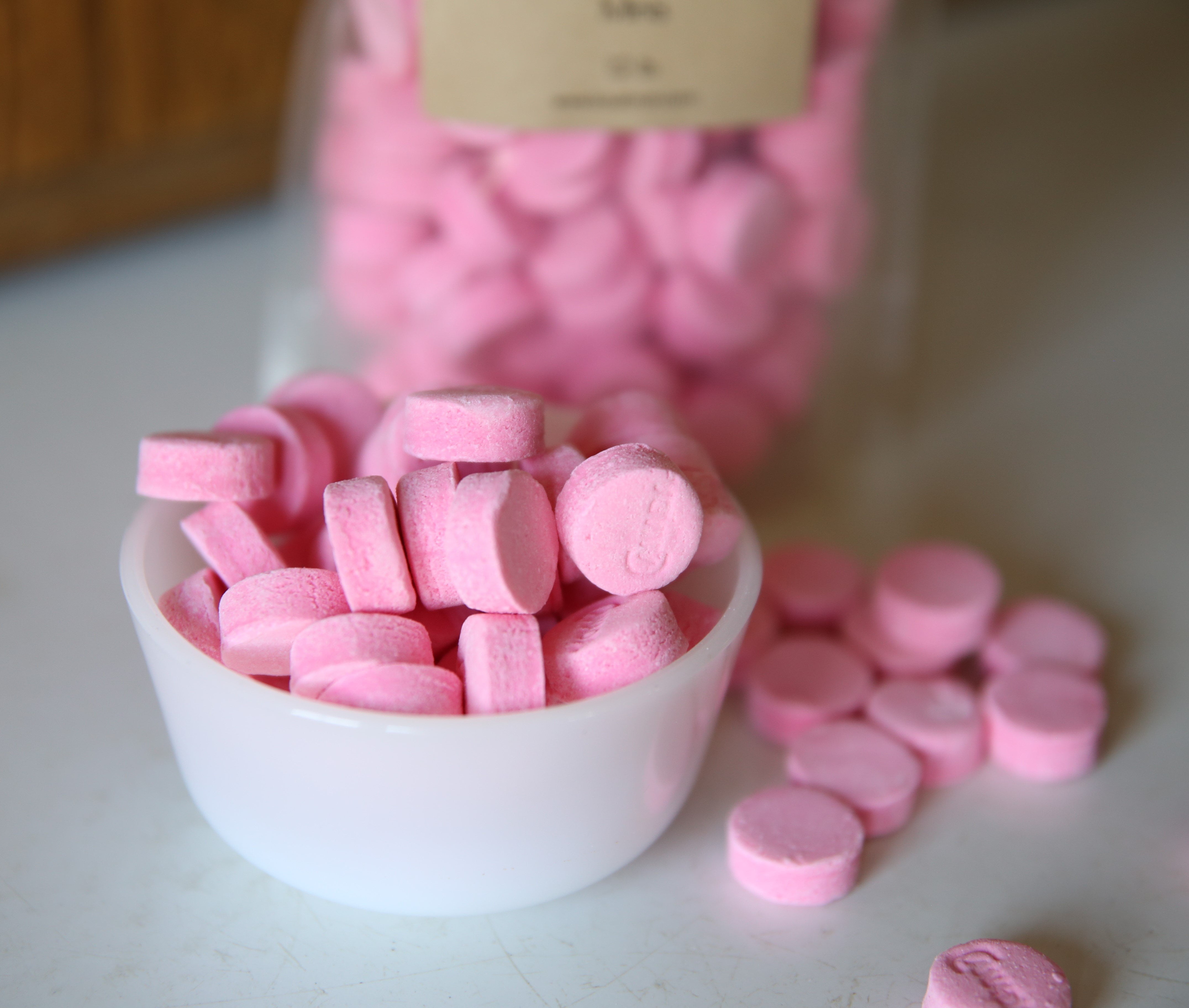 Kauffman Orchards Canada Wintergreen Mints, Pink Candy Lozenges, 14 ...