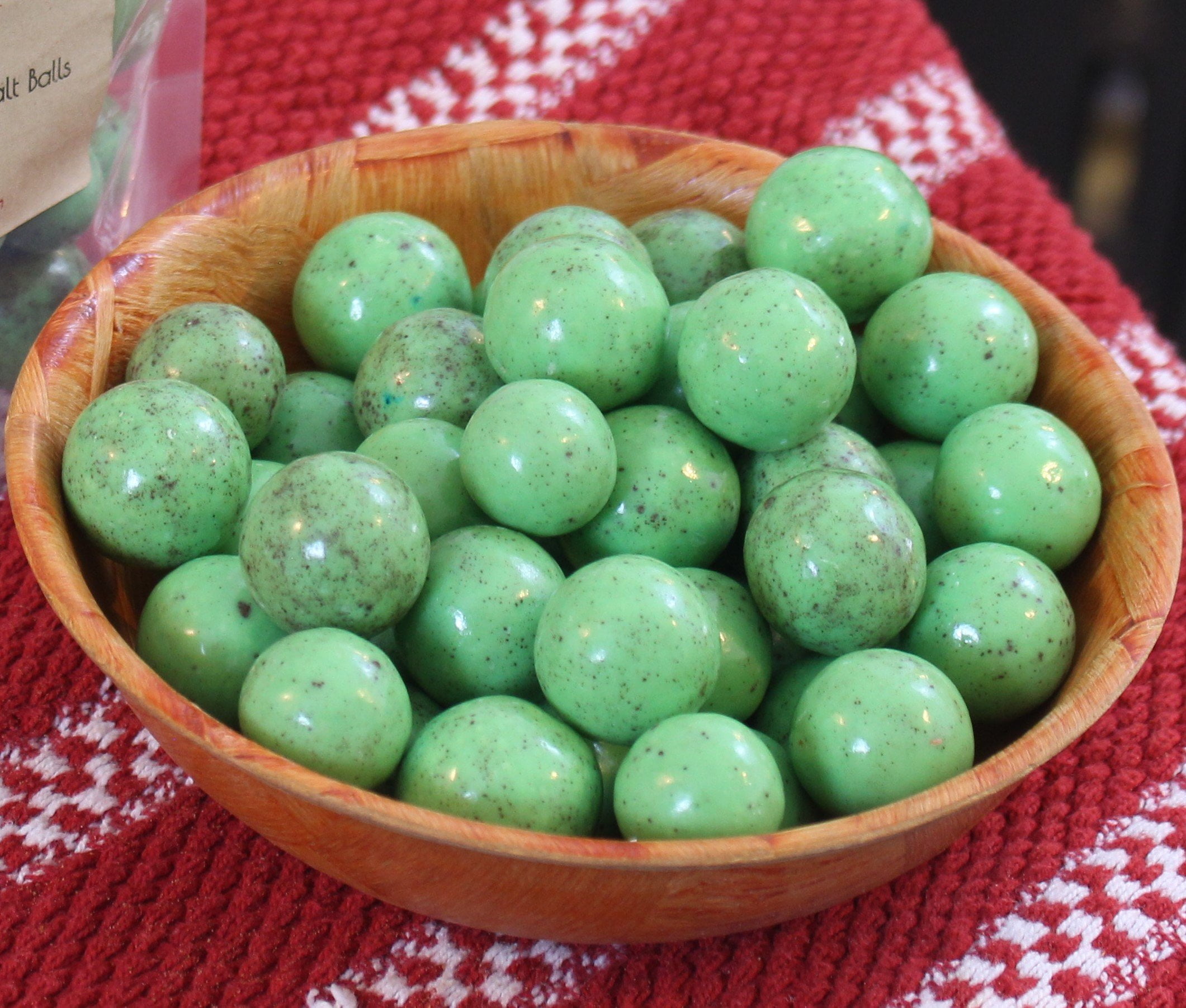 Kauffman's Green Mint Chocolate Malt Balls Candy, 14 Ounce, Crunchy and ...