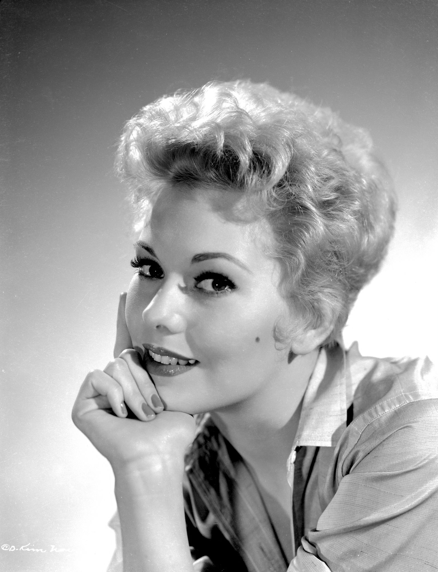 Kim Novak Curly Hairdo Portrait Photo Print (24 x 30) - Walmart.com