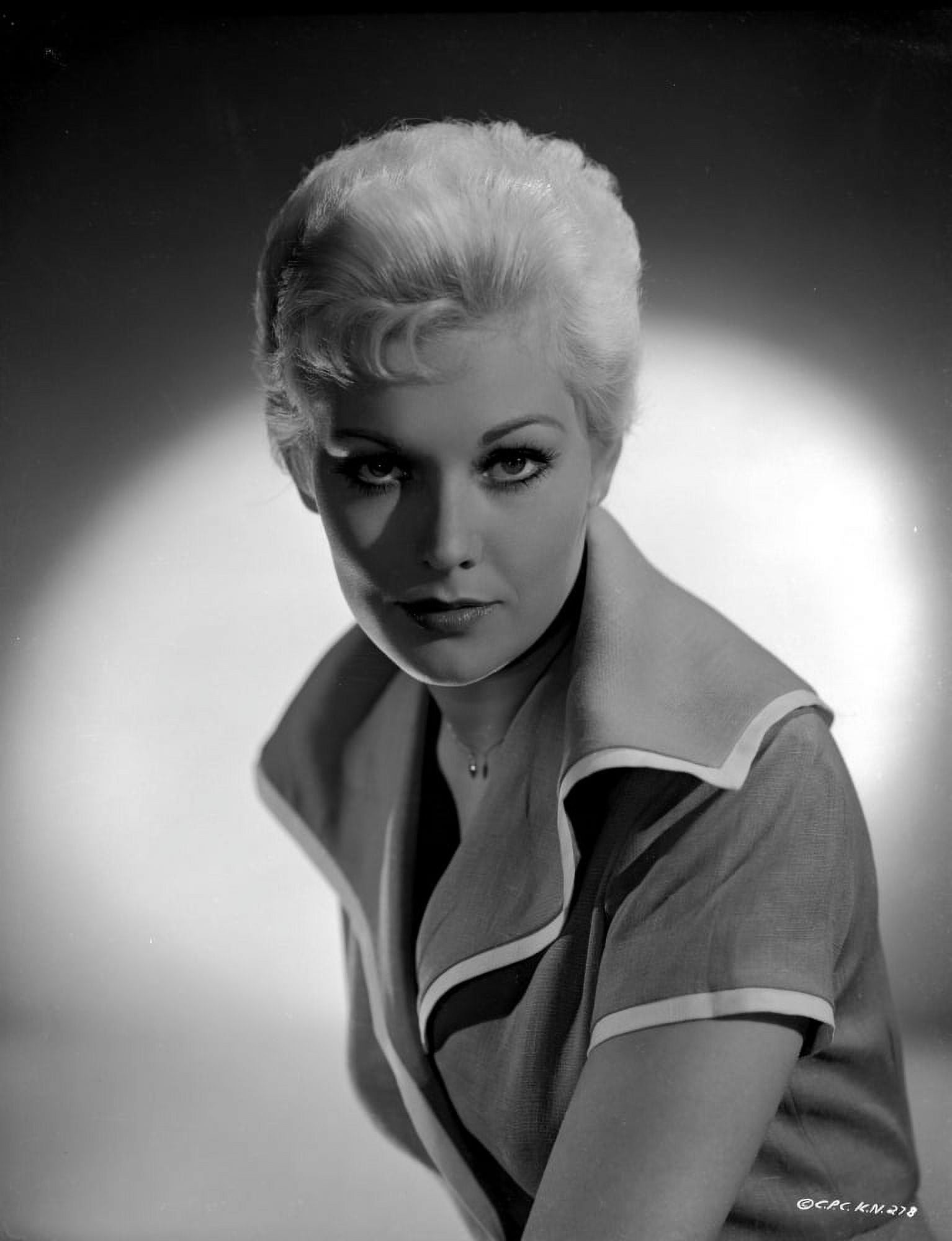 Kim Novak wearing Dress Portrait Photo Print (24 x 30) - Walmart.com