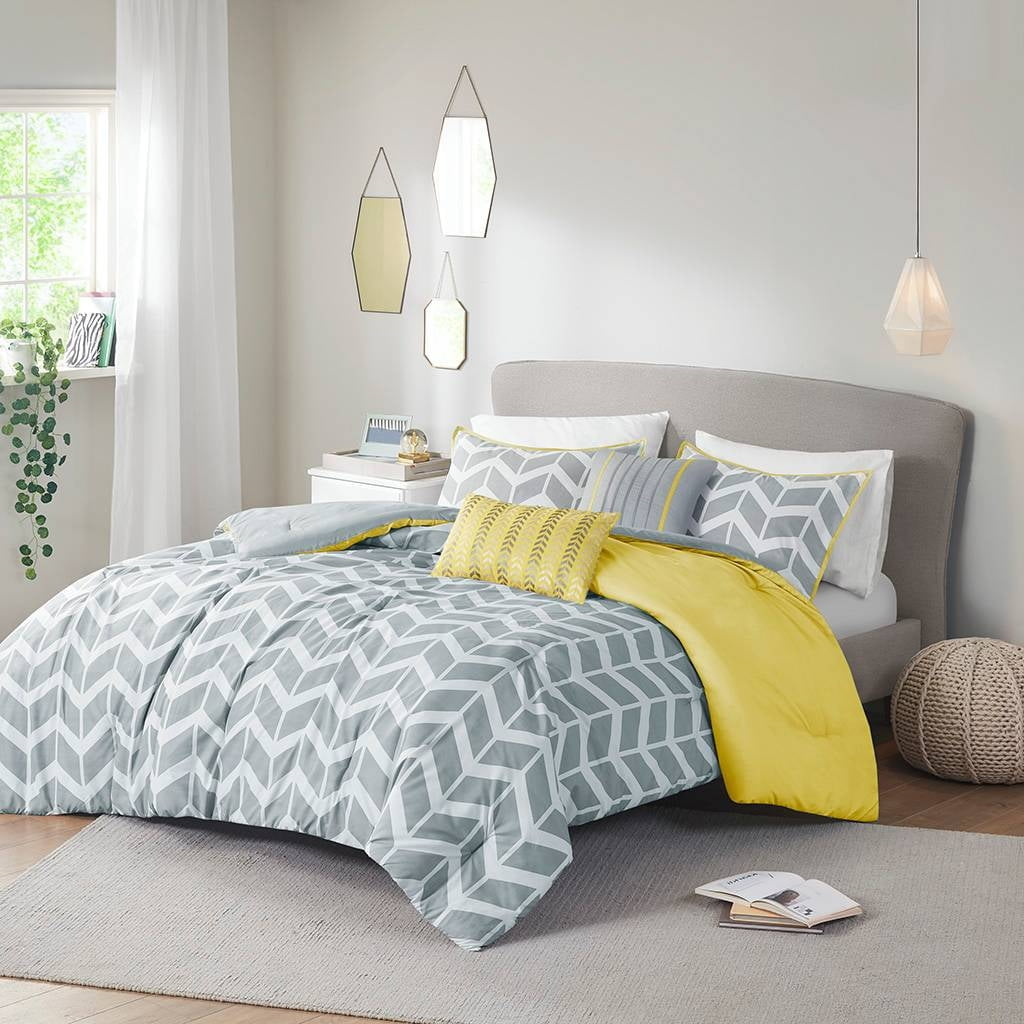 King / Cal King Reversible Comforter Set in Grey White Yellow Chevron ...