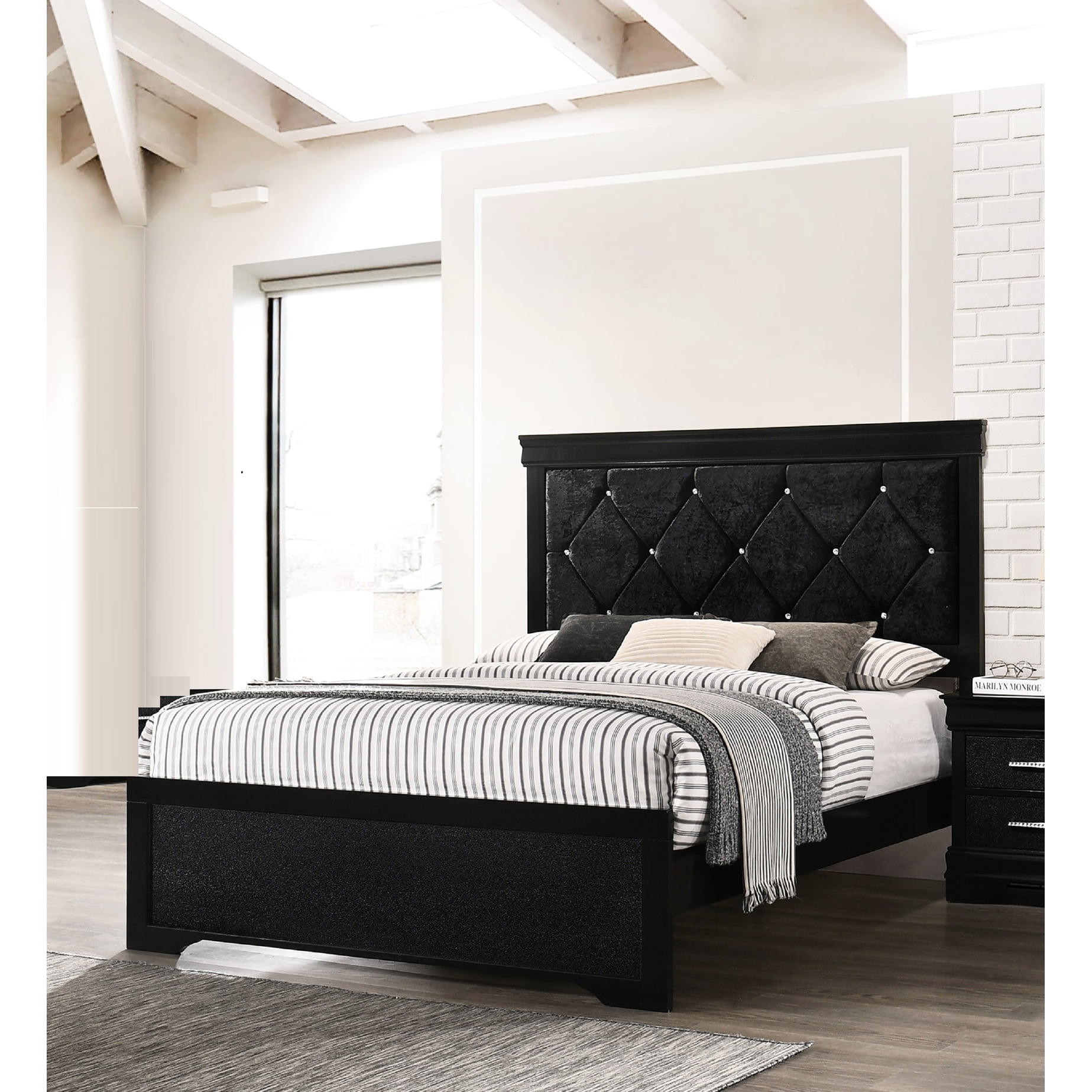 King Size Panel Bed With Upholstered Headboard And Gorgeous Button ...