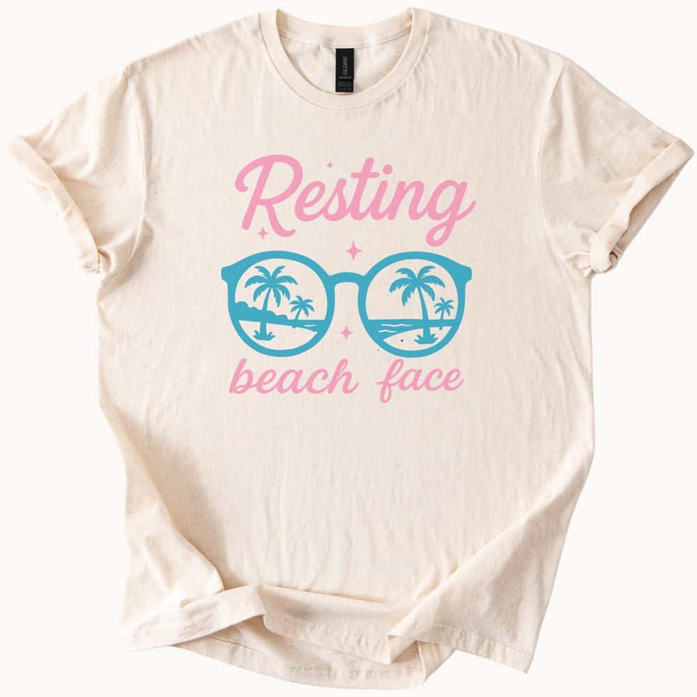 Kiraa Tee With Resting Beach Face Graphic Tee With Sunglasses Tropical ...