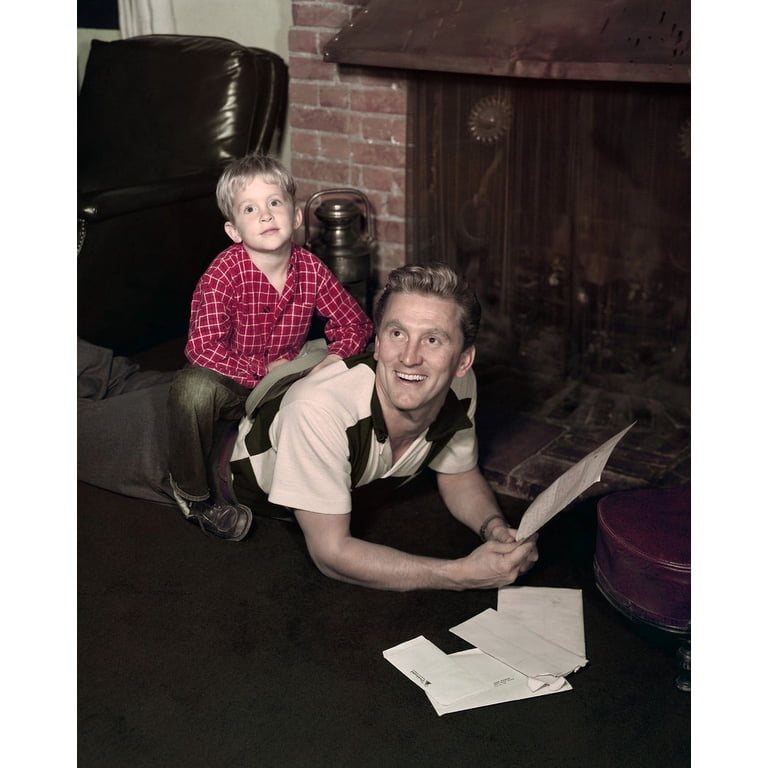 Kirk Douglas E Michael Douglas Hollywood Legend Kirk Douglas Dies At