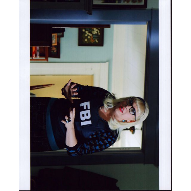 Kirsten Vangsness Wearing Fbi Vest In Criminal Minds Photo Print (16 x ...