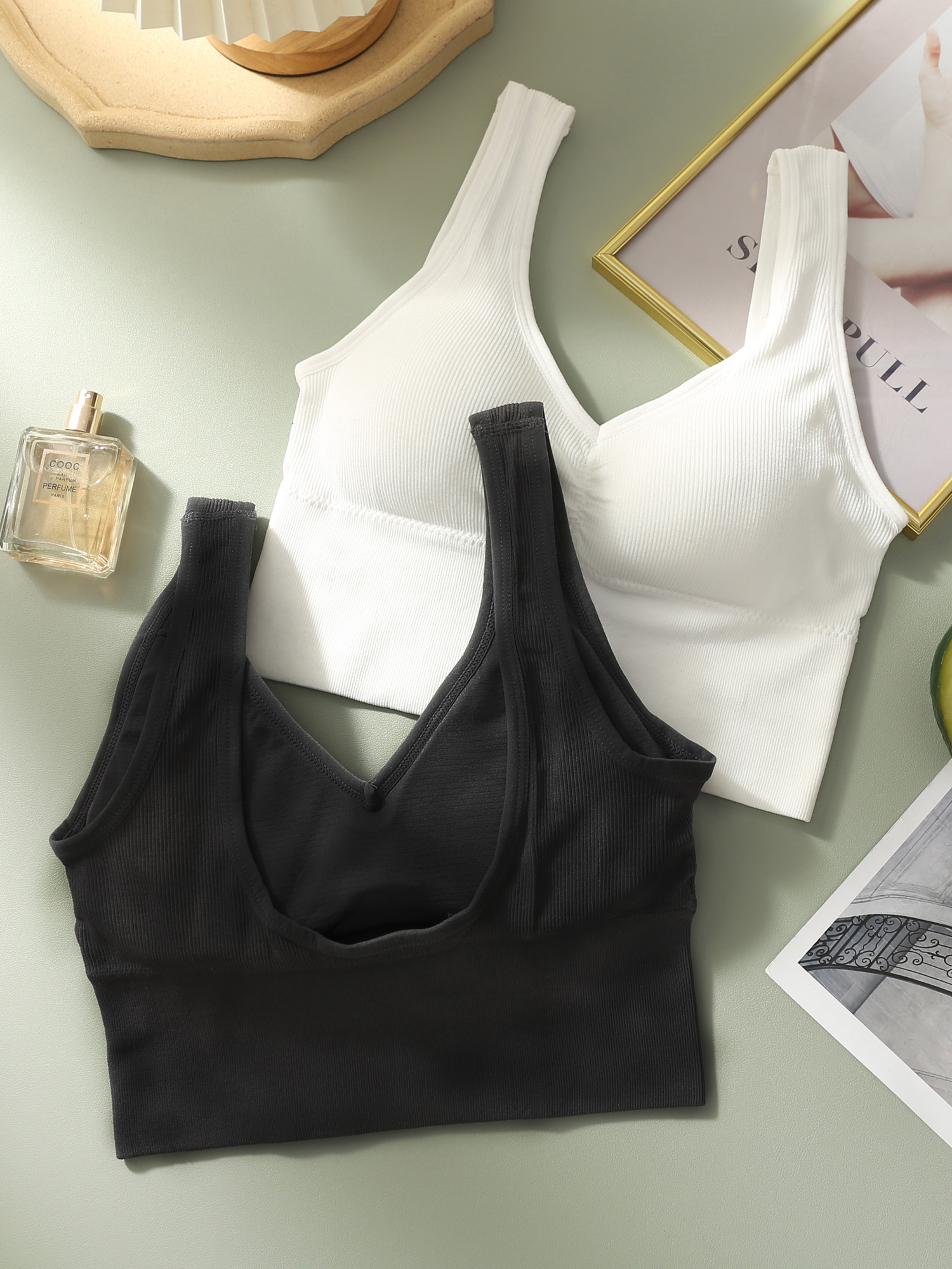 Kisrais 2 Pack Women's Sports Bras Yoga Workout Bra with Removable Pads ...