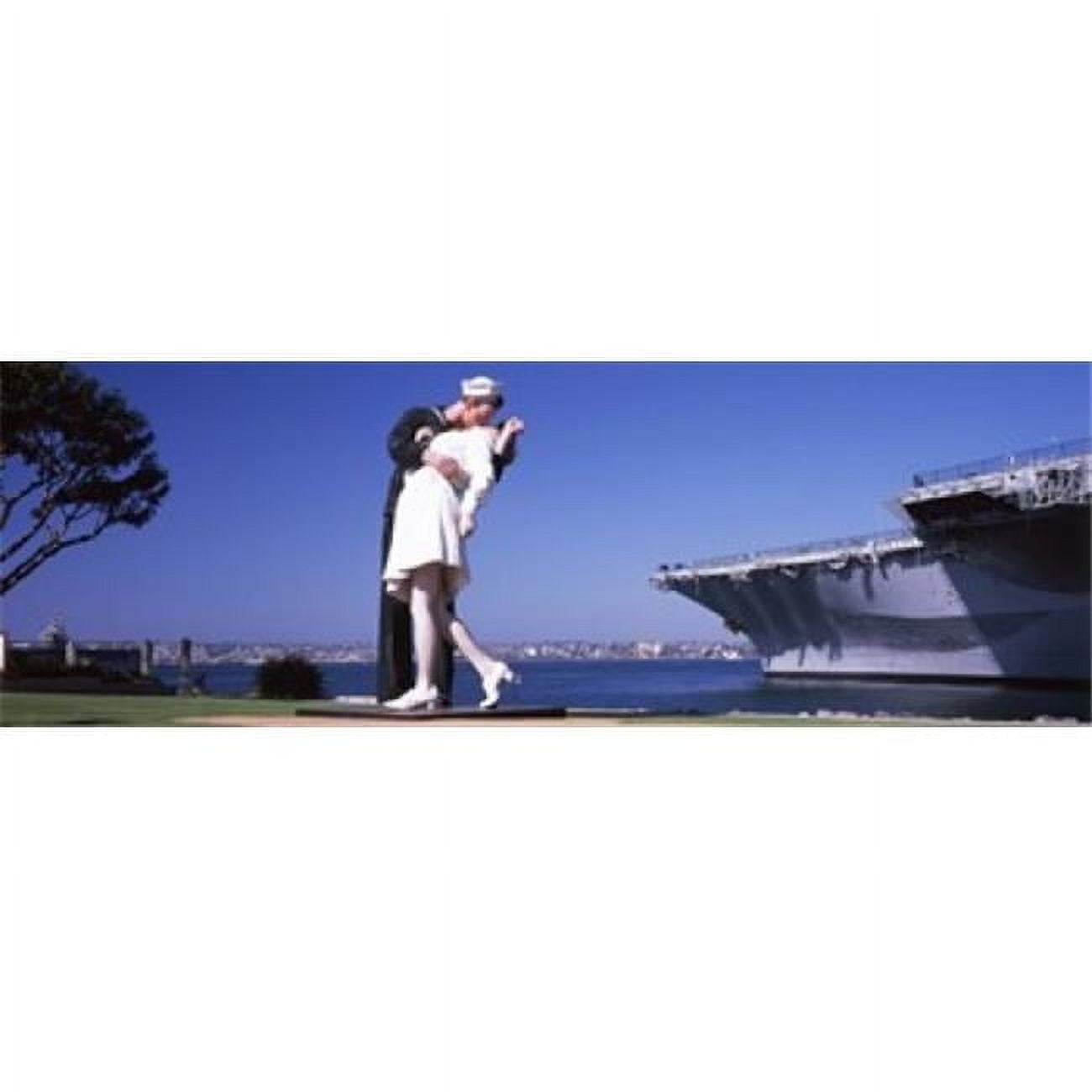 Kiss between sailor and nurse sculpture Unconditional Surrender San ...