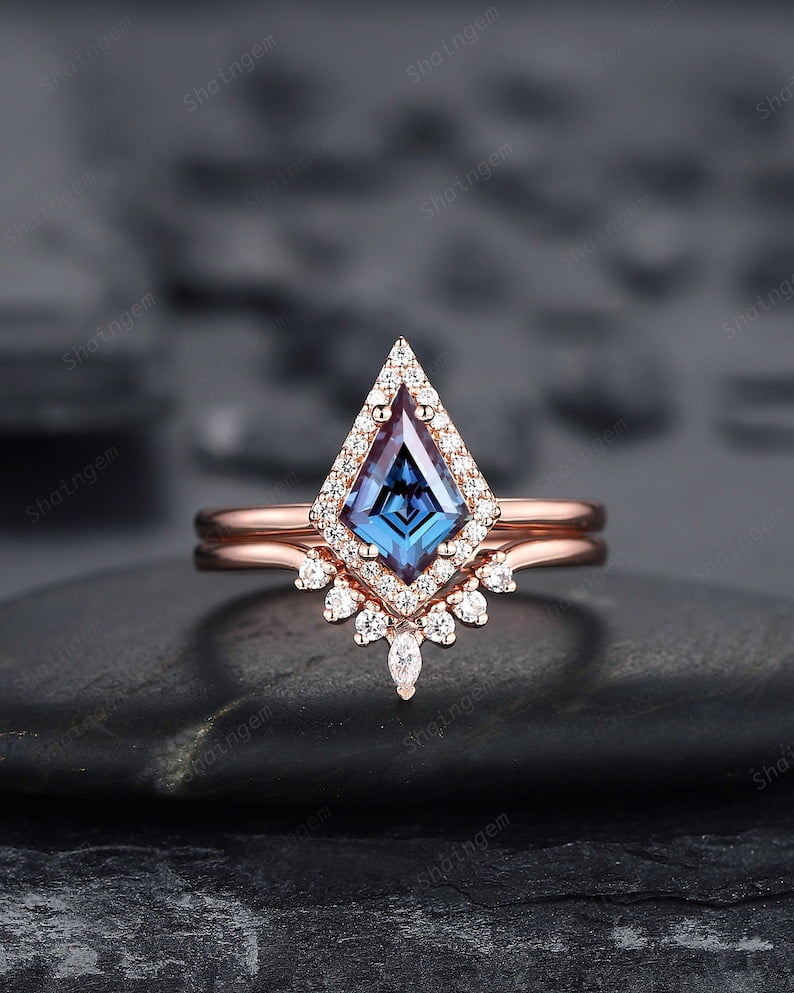 Kite Cut Alexandrite Engagement Ring Set, V Shape 14K Rose Gold ...