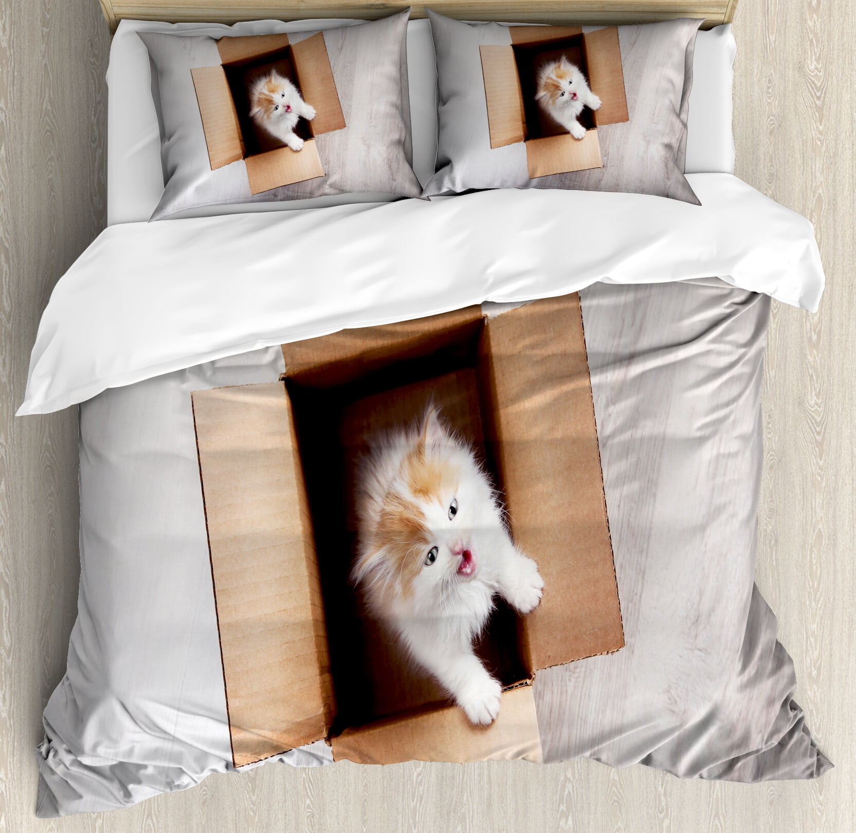Kitty Duvet Cover Sets, Top View Picture of a Little Cat in a Cardboard ...