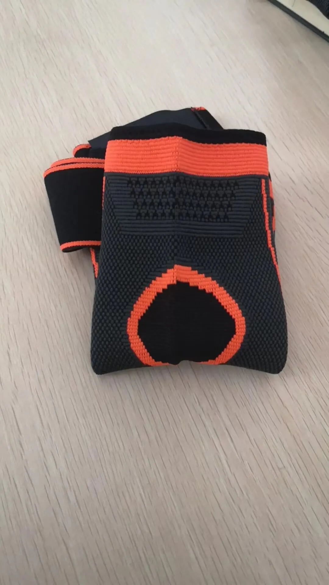 Knee Compressions Sleeve with Adjustable Straps for Running Working Out ...