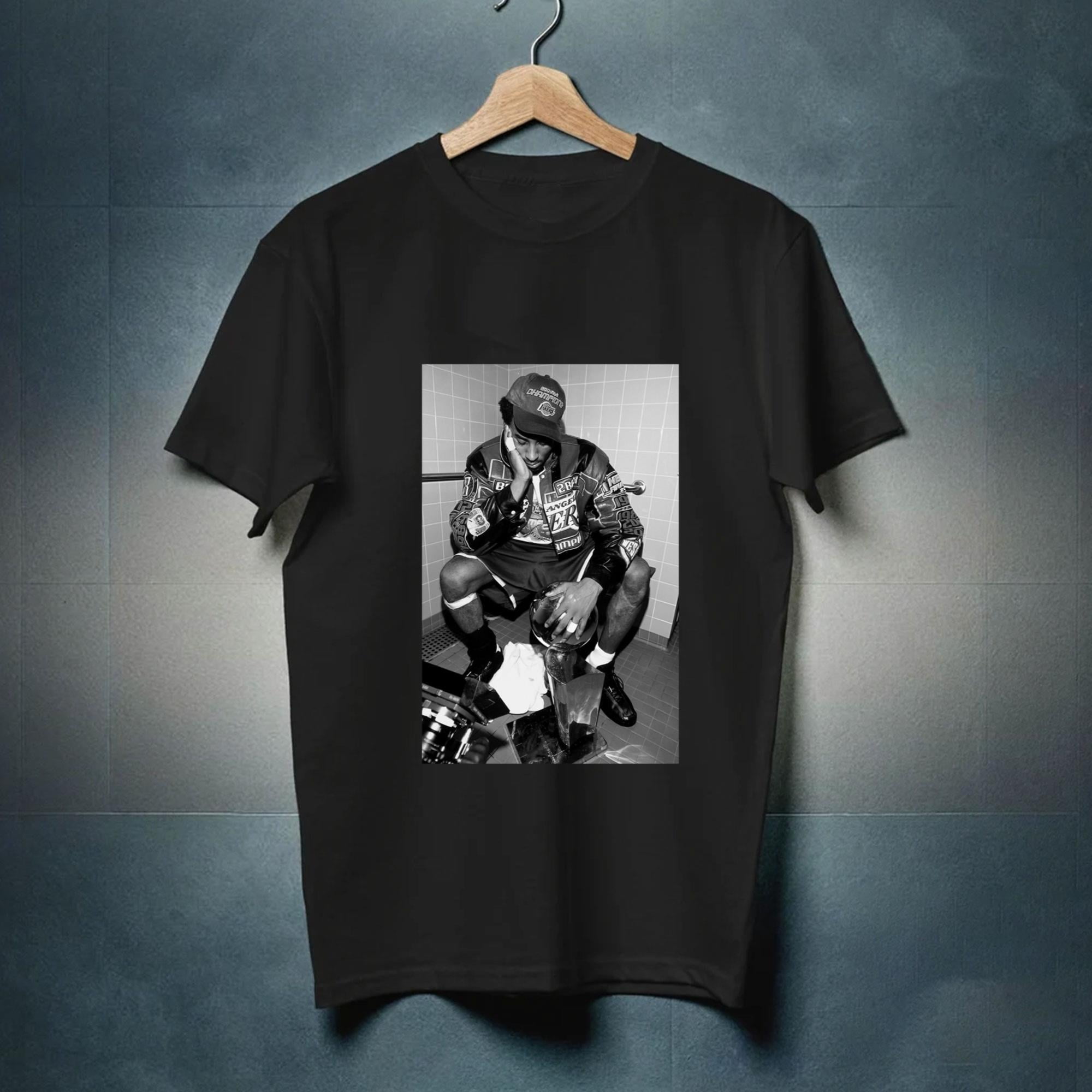 Kobe Bryant Mamba T-Shirt Iconic Trophy Photo - Walmart.com