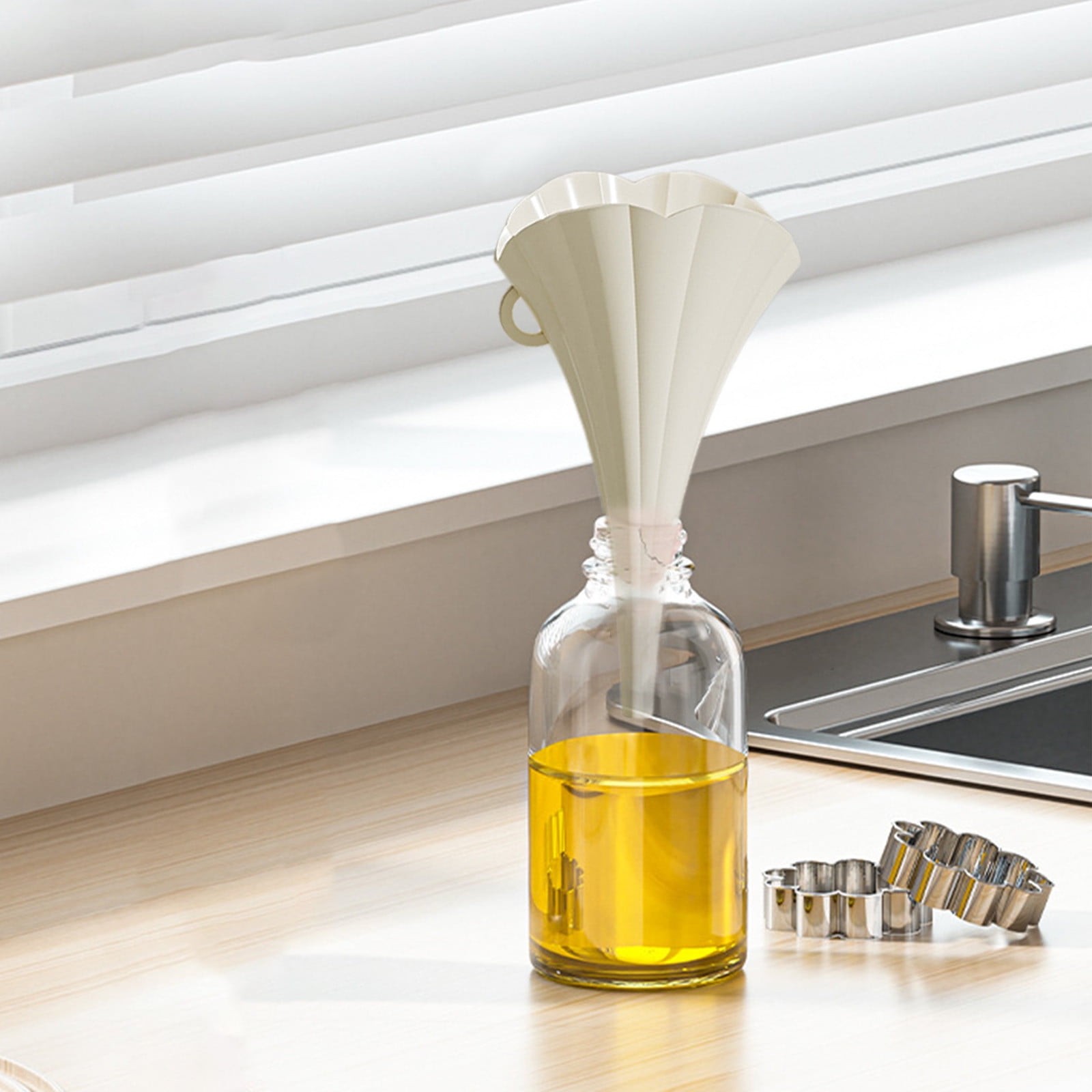 Kraoden Scalloped Plastic Folding Funnel, Space-Saving Kitchen Funnel ...