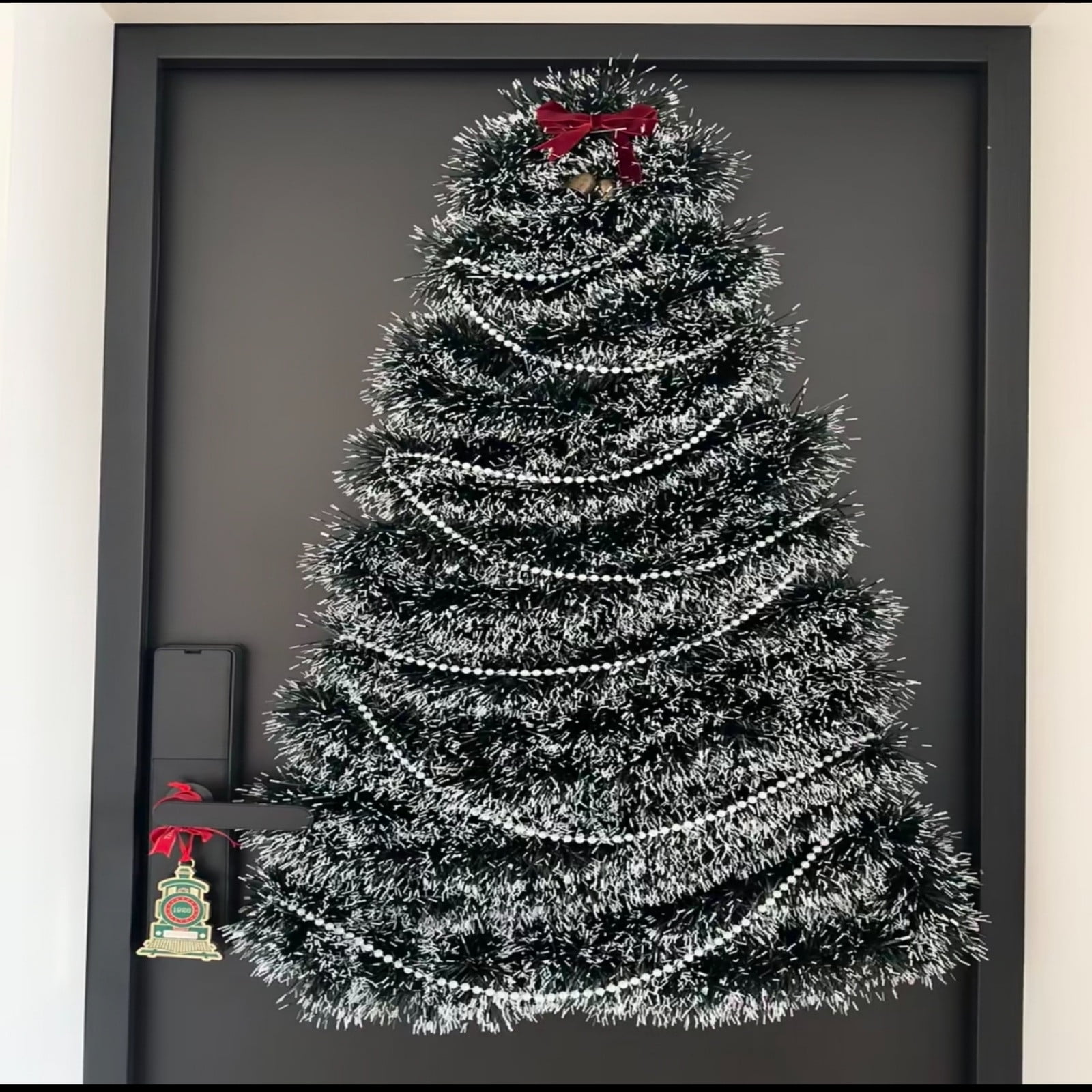 Kugisaki Christmas Decor Christmas Artificial Dark Green White Edge ...
