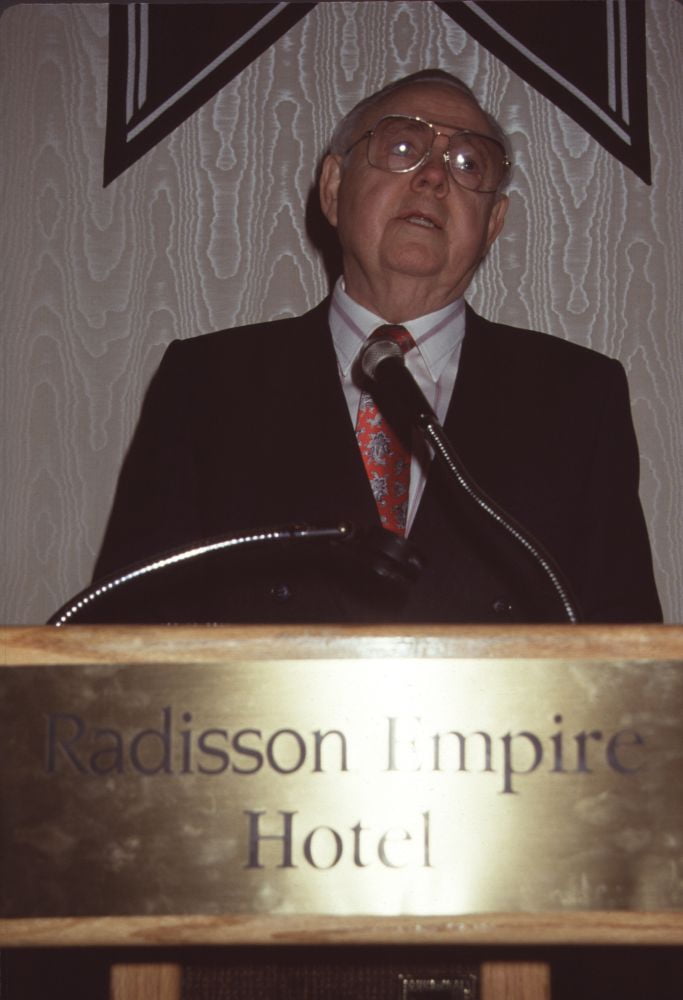 Kurt Carlson Speaking At Podium Photo Print (16 x 20) - Item # CPA1628 ...