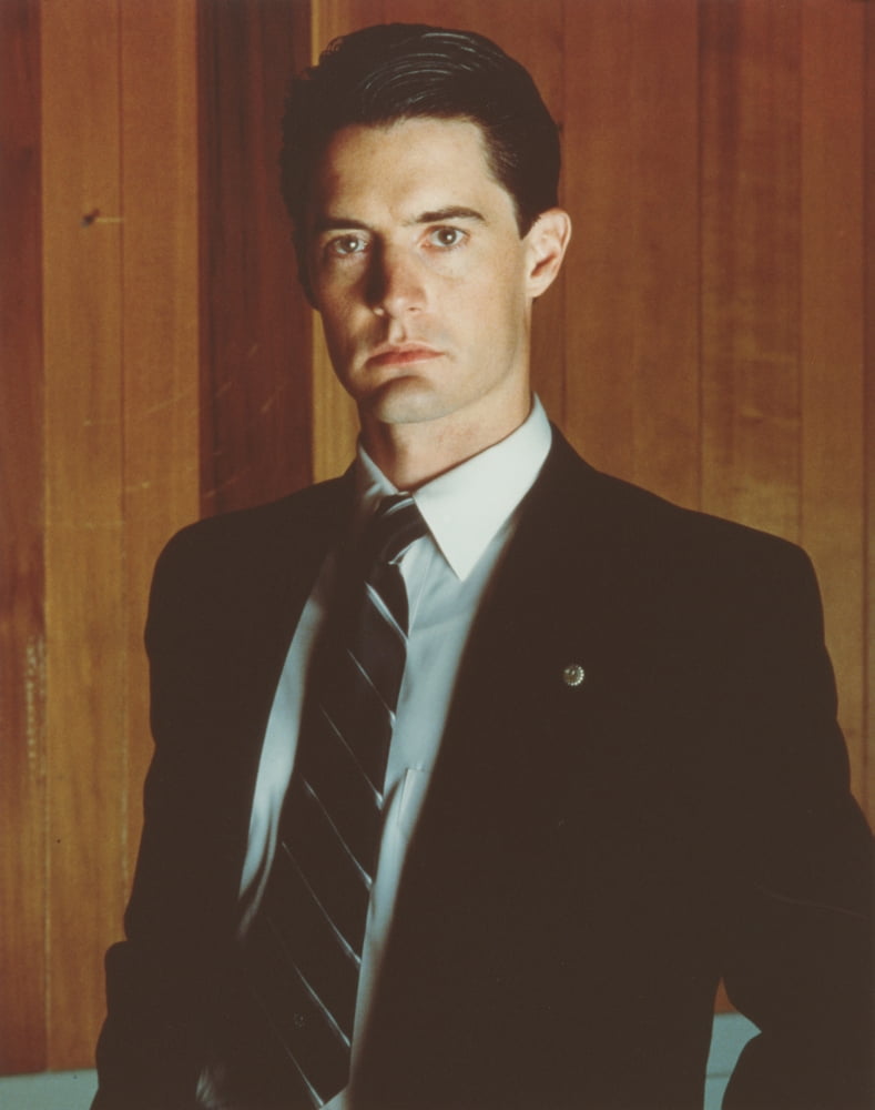 Kyle MacLachlan standing in Tuxedo Portrait Photo Print (24 x 30 ...