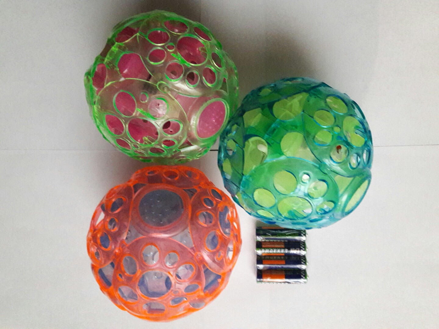 Play Electric Toy: Light Up LED Flashing, Vibrating Self-Bouncing ...