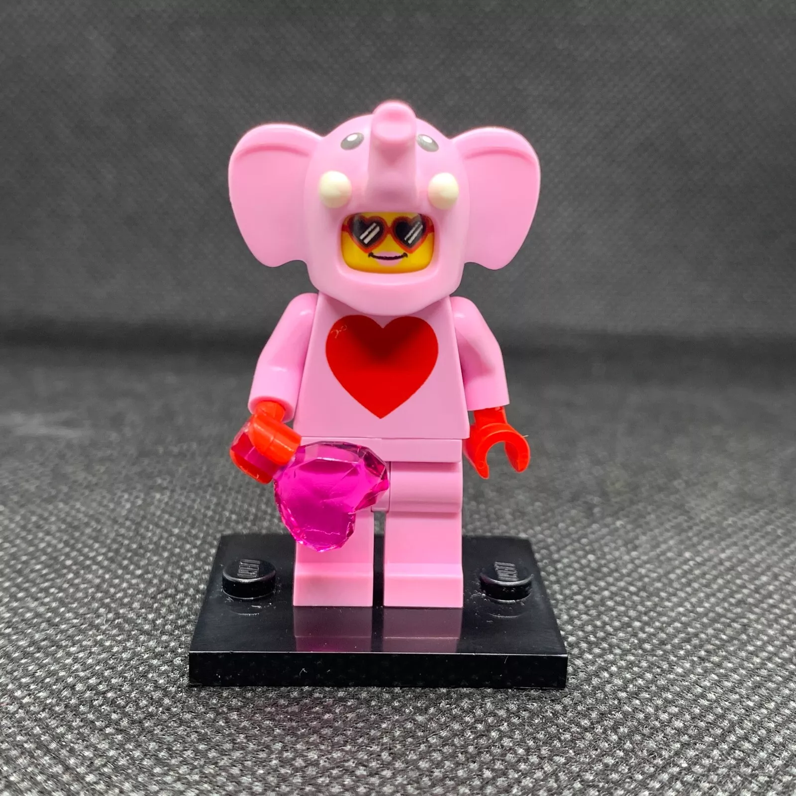 LEGO Pink Elephant girl Minifigure with Heart jewel Valentine's Day ...