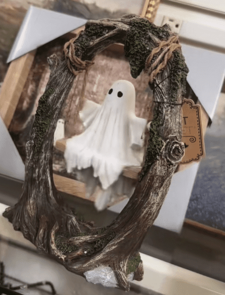 LEJHVAQK Halloween Swing Ghost Ornament Shadows: Ghost on a Tree Swing ...