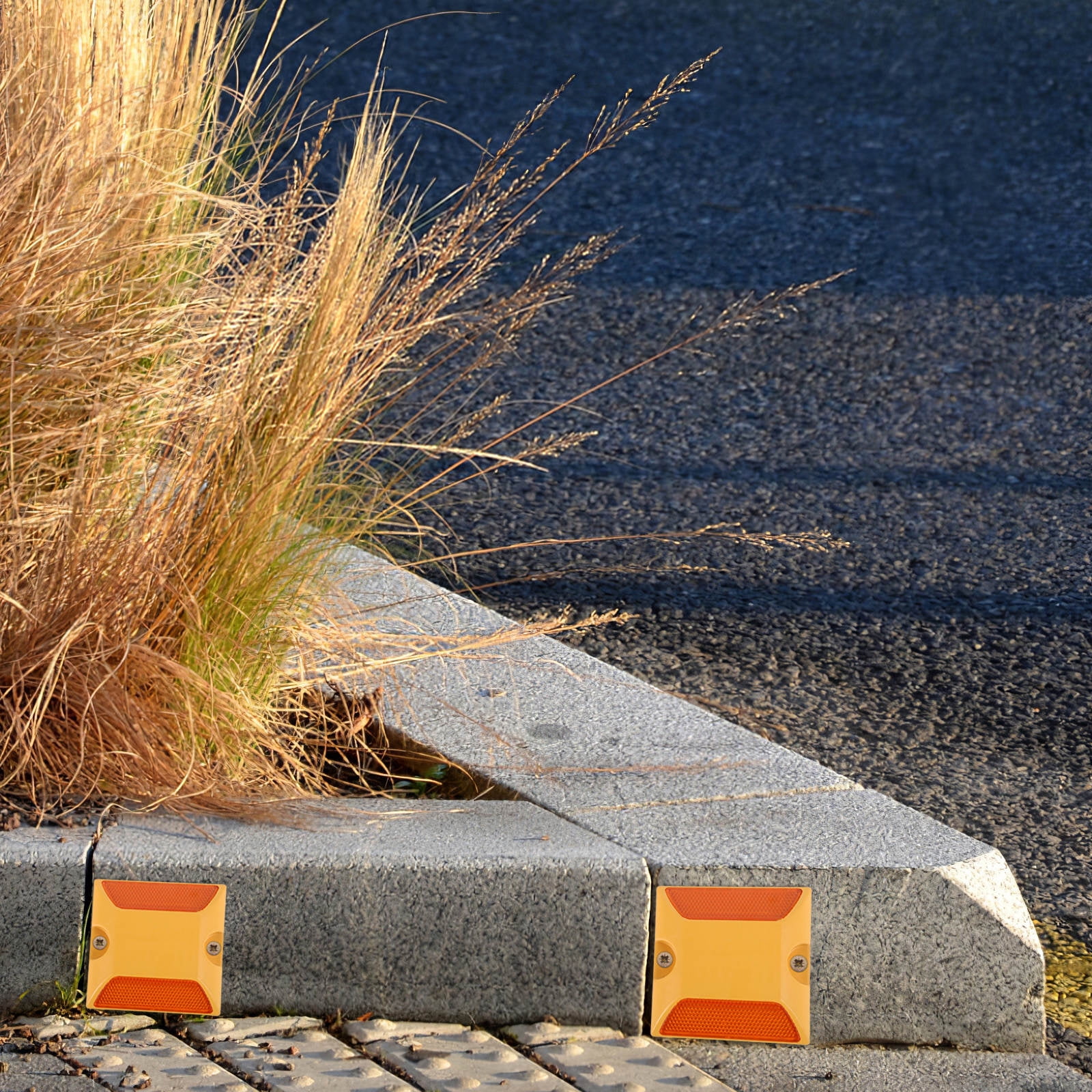 LIFKOME 10pcs Reflective Driveway Reflectors Yellow Plastic Pavement ...