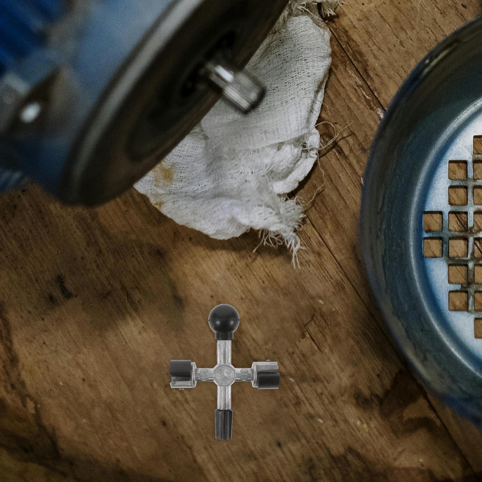 LIFKOME Battery Post Cleaner Battery Terminal 4-way Cleaner Tool Multi ...