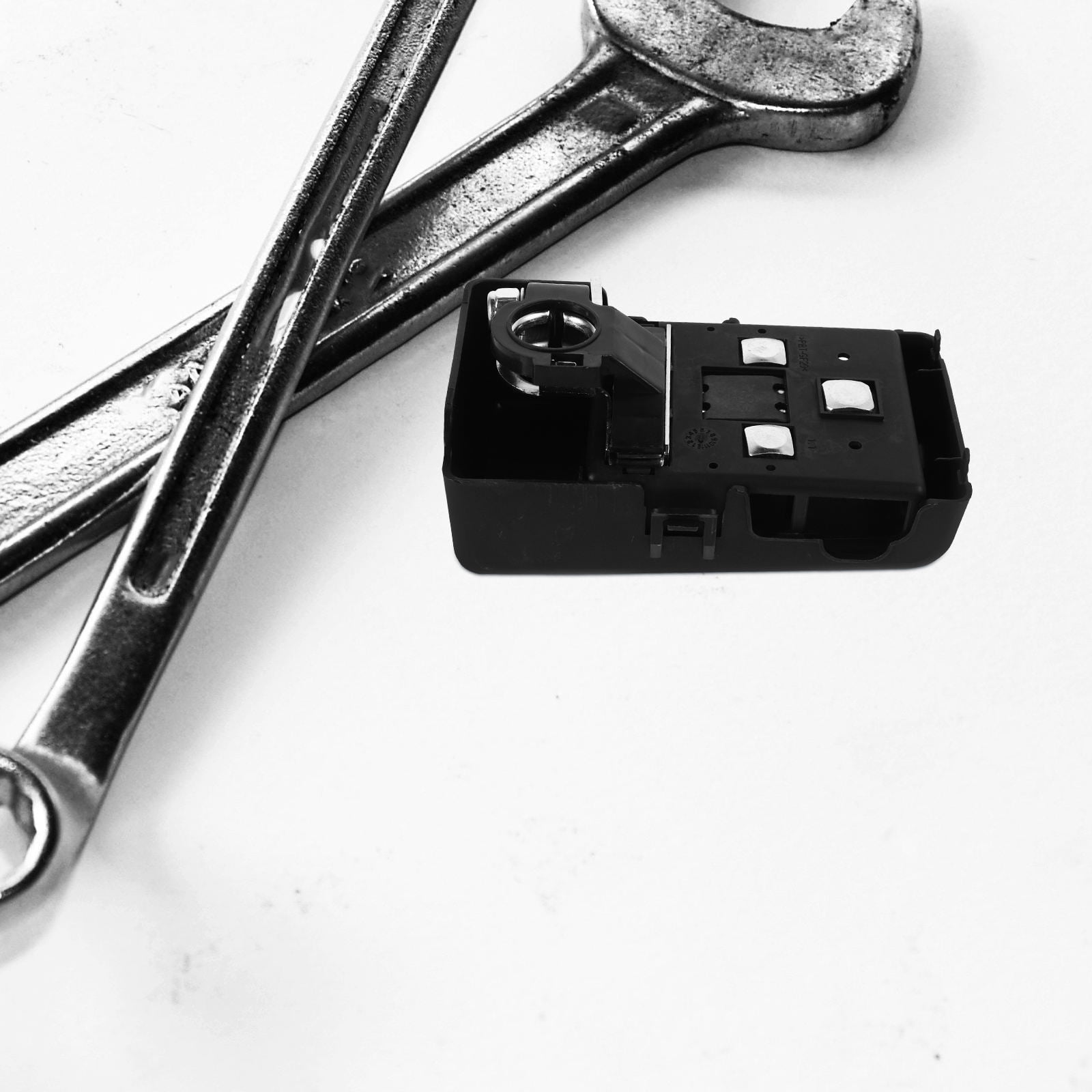 LIFKOME Car Battery Terminal Fuse Box Connector Plastic Material Safe ...