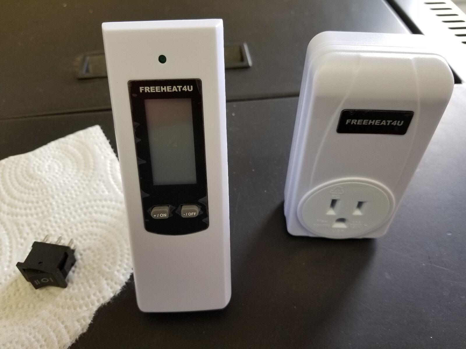 LINE VOLT THERMOSTAT PROGRAMABLE PLUG IN WITH REMOTE CONTROL 110 V WITH ...