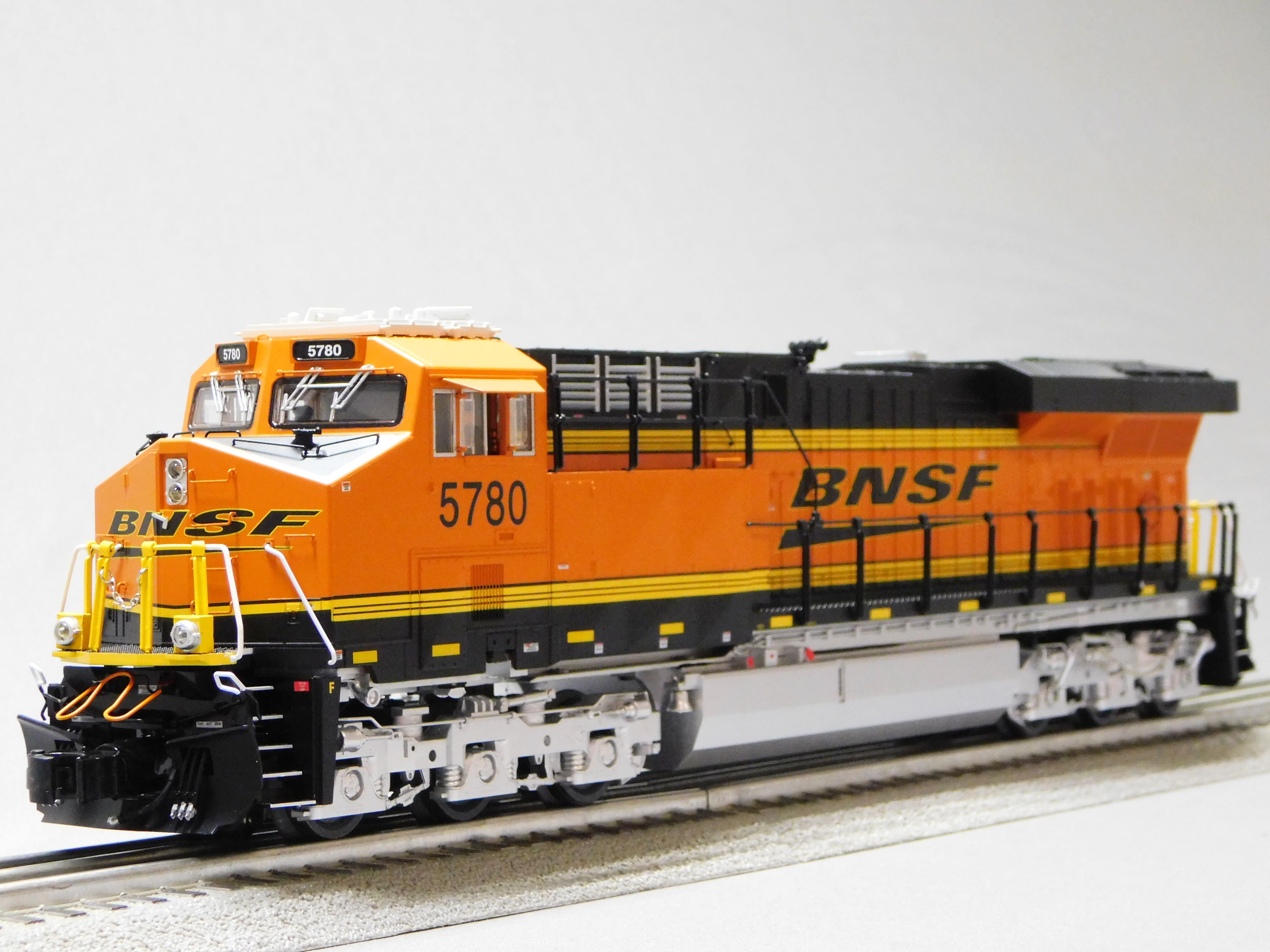 LIONEL BTO BNSF LEGACY ES44 DIESEL LOCOMOTIVE #5780 O GAUGE 2433421 - Walmart.com