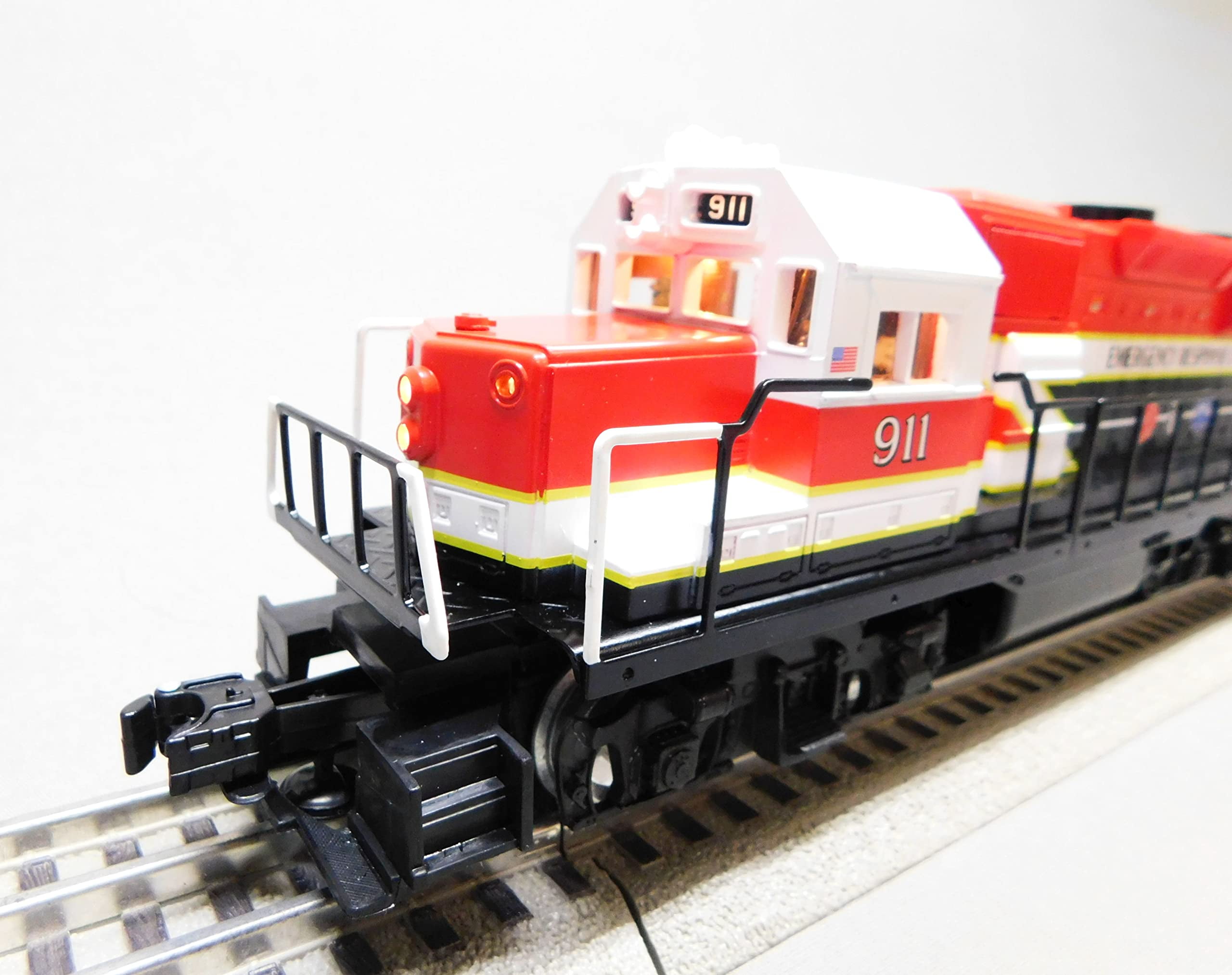 LIONEL Emergency Response LIONCHIEF Diesel Locomotive Engine #911 O ...