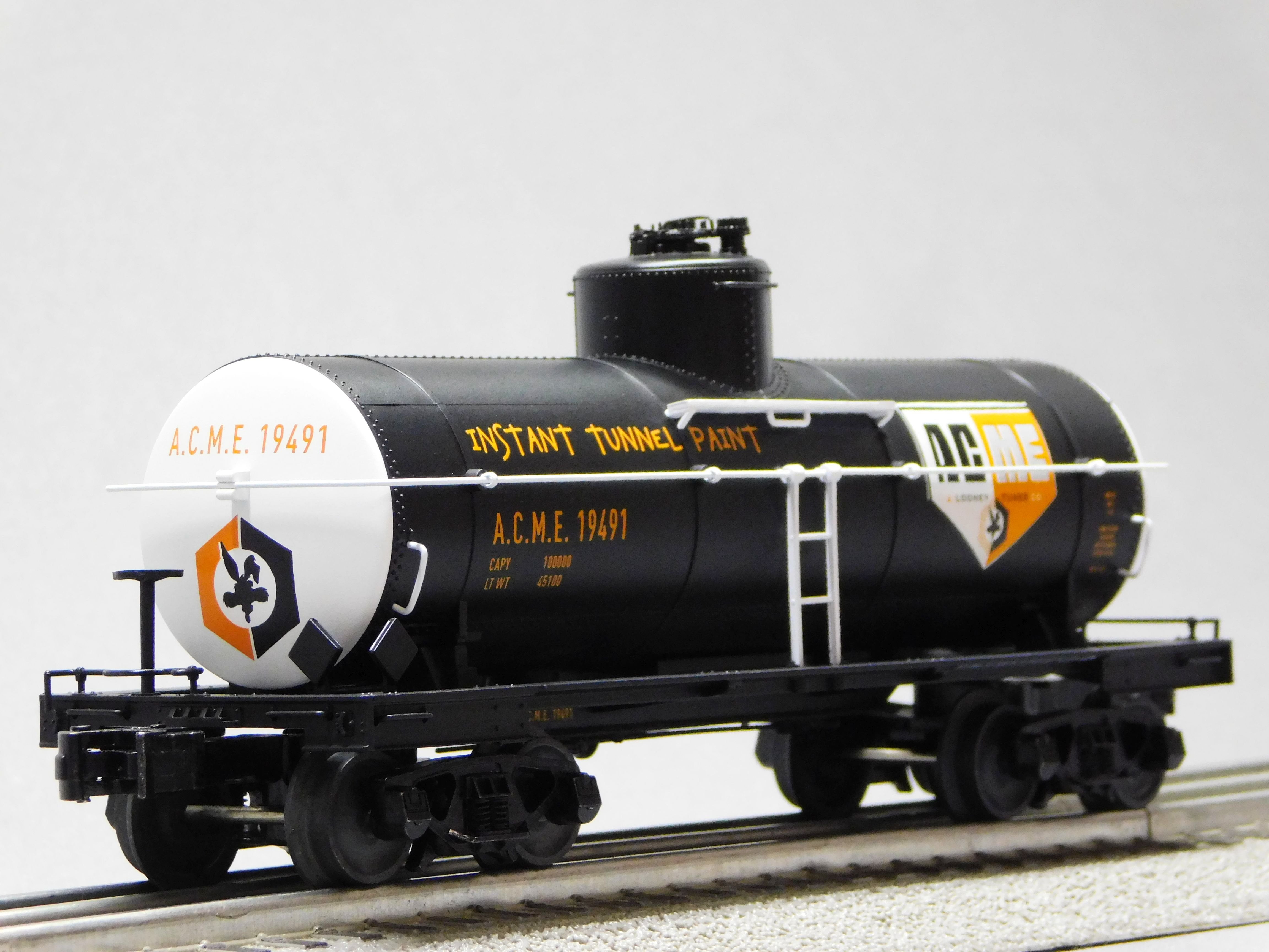 LIONEL LOONEY TUNES ACME #19491 8K GALLON TANK CAR 2426540 - Walmart.com