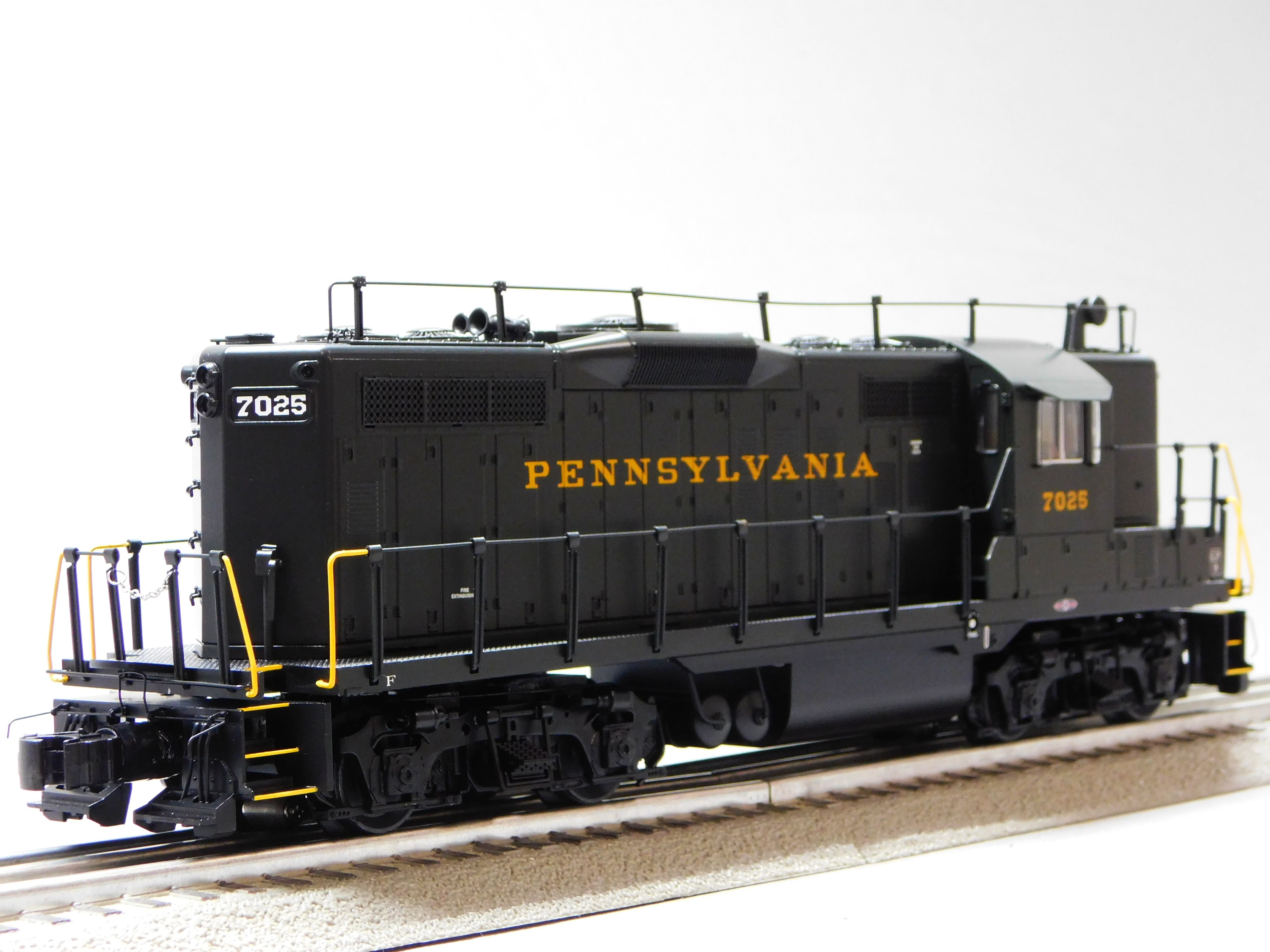 LIONEL PENNSYLVANIA PRR LEGACY GP9 #7025 O GAUGE DIESEL ENGINE 2433402 - Walmart.com