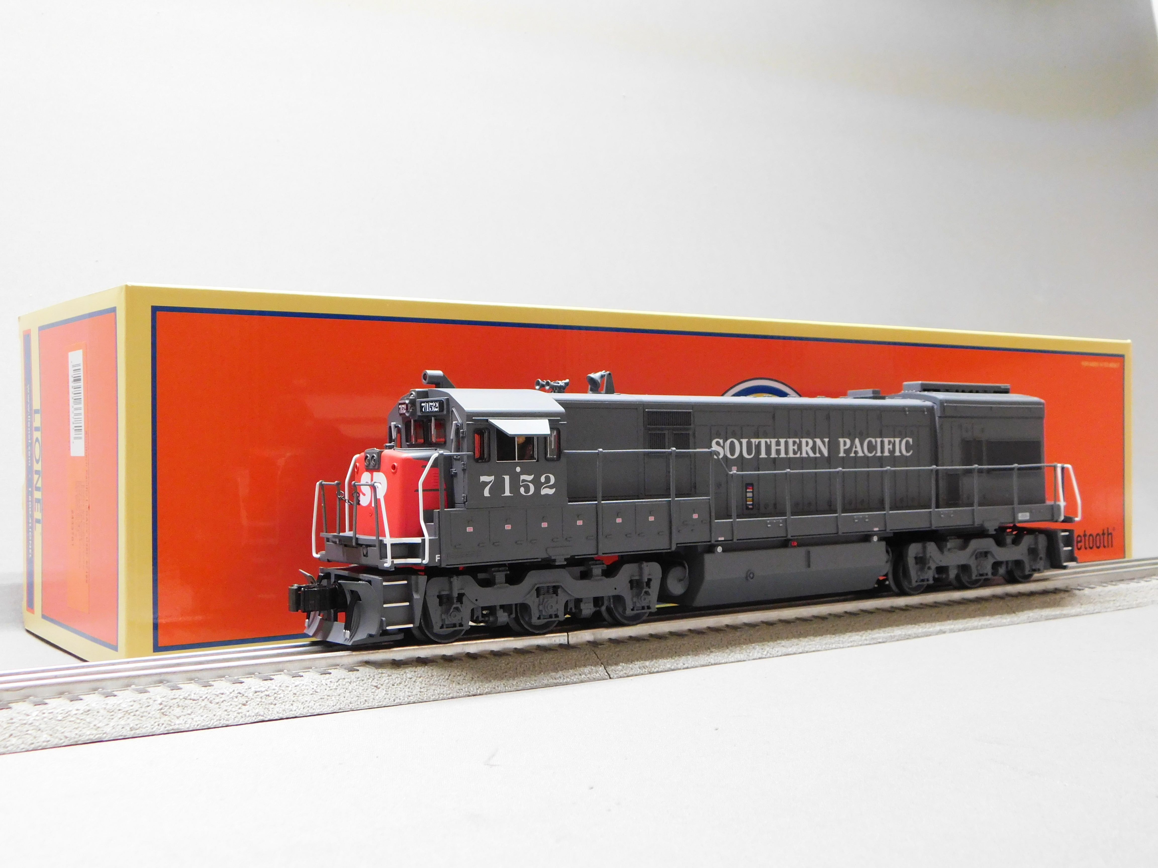LIONEL SOUTHERN PACIFIC SP LEGACY U28C DIESEL ENGINE #7152 O GAUGE 2433781 - Walmart.com